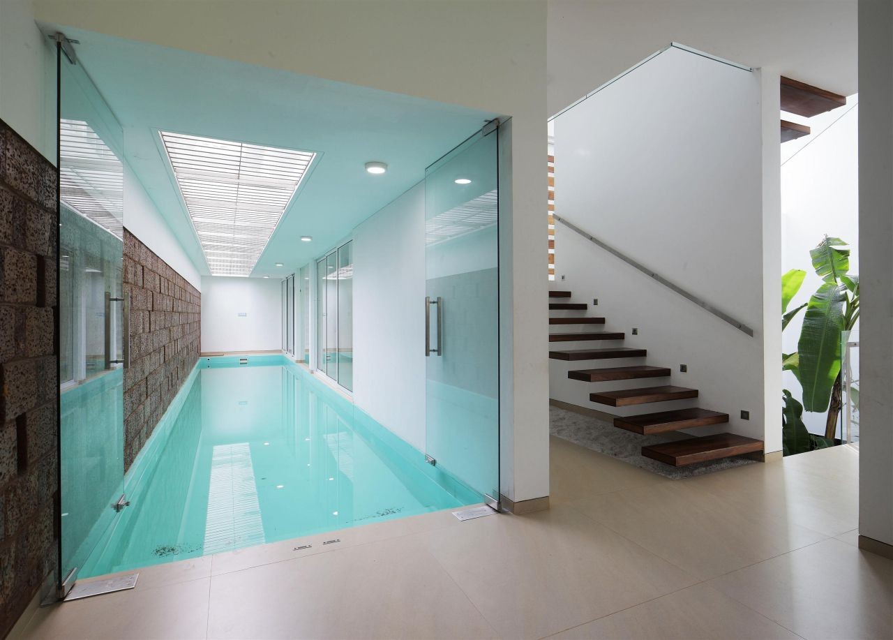 Gallery of The Running Wall Residence / LIJO RENY architects - 23