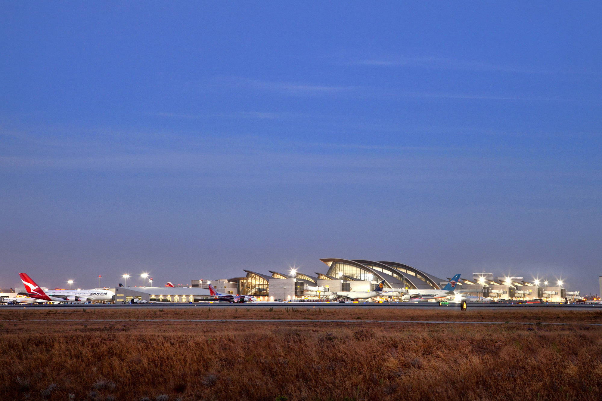Gallery of Tom Bradley International Terminal / Fentress Architects - 7