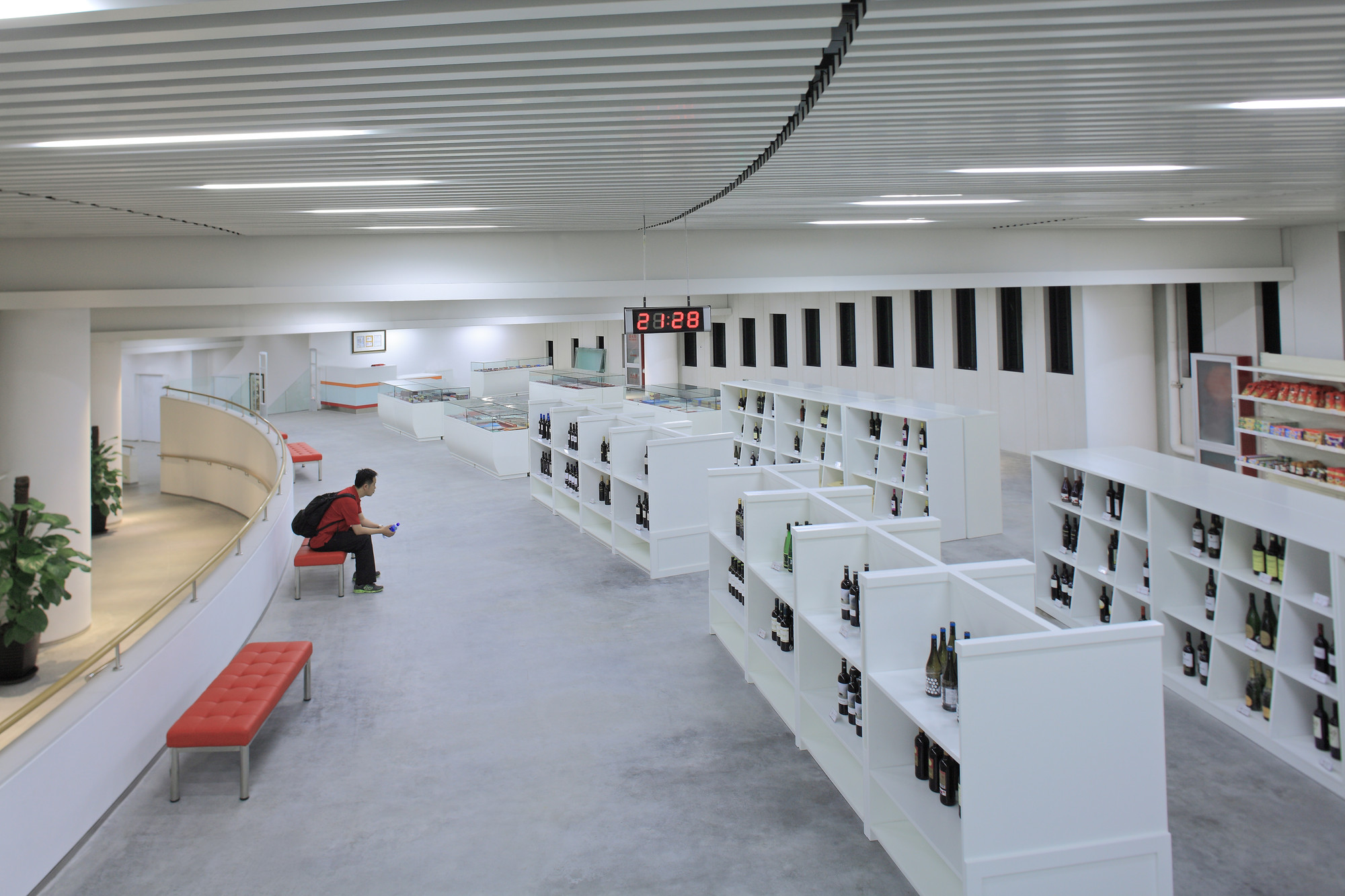 Gallery of Samaranch Memorial Museum / Archiland - 18