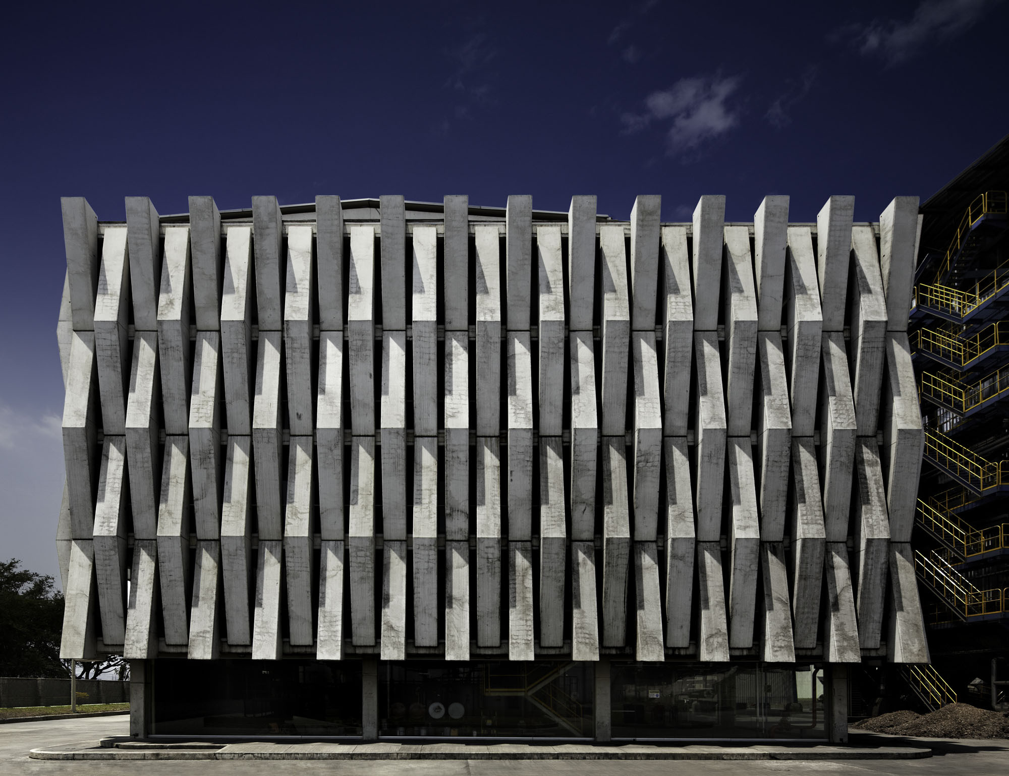 Gallery of Material Inspiration: 10 Projects Inspired by Concrete - 7