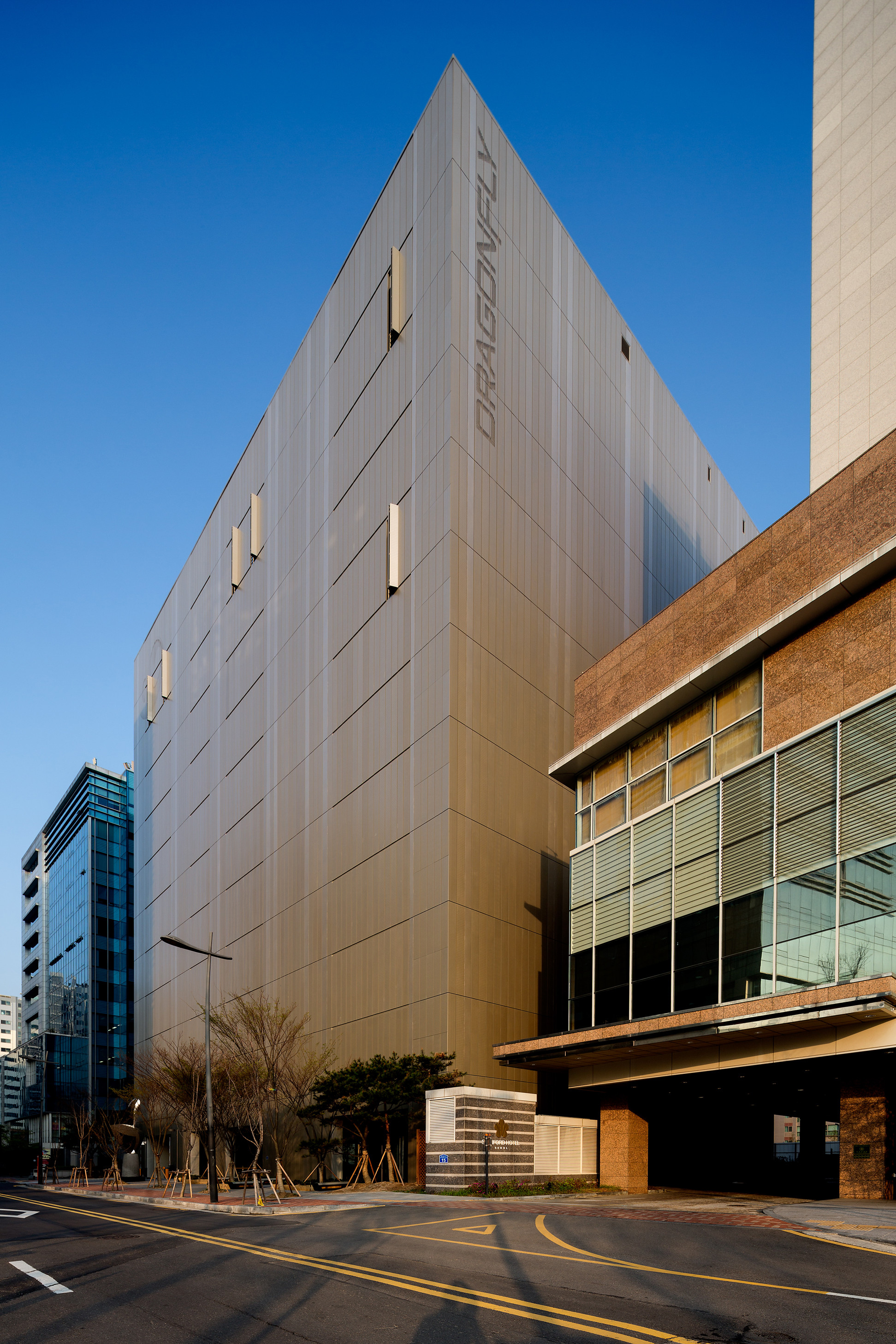 Gallery of Dragonfly / IARC Architects - 9