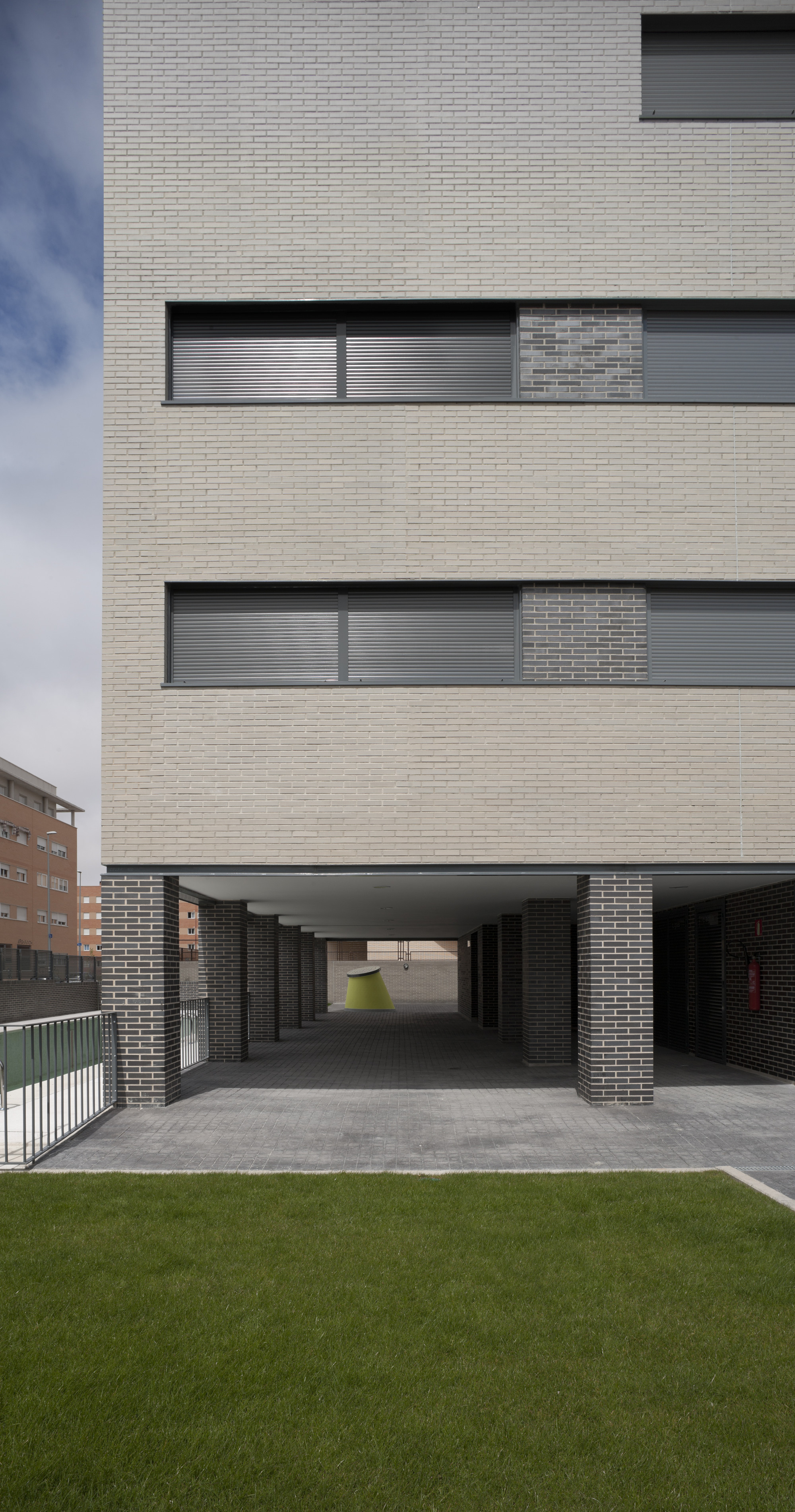 Galería de Edificio Ananda / Espegel - Fisac Arquitectos - 10