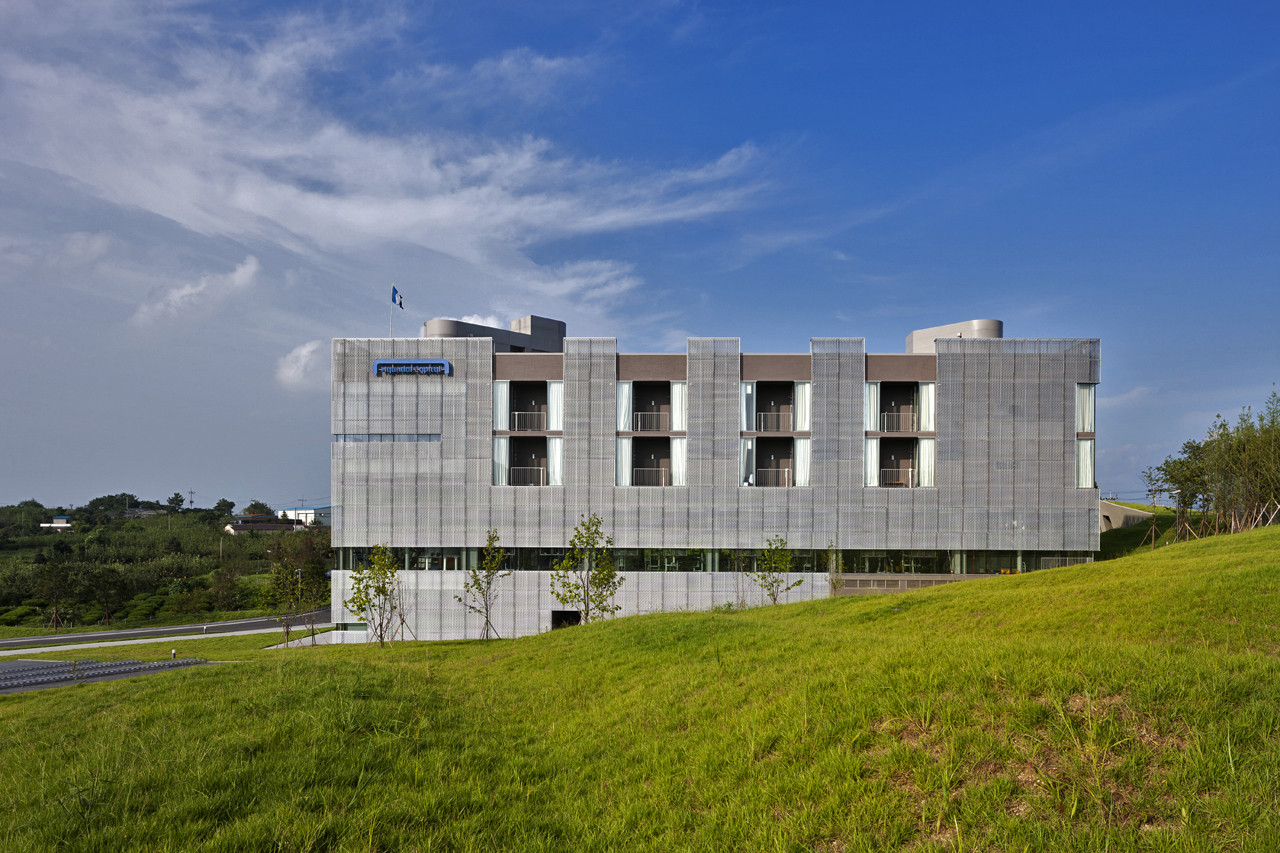 Gallery of Castle of Skywalkers / Doojin Hwang Architects - 11