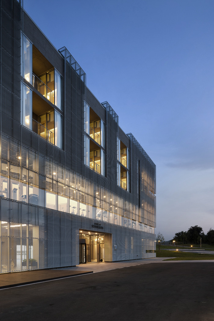 Gallery of Castle of Skywalkers / Doojin Hwang Architects - 13