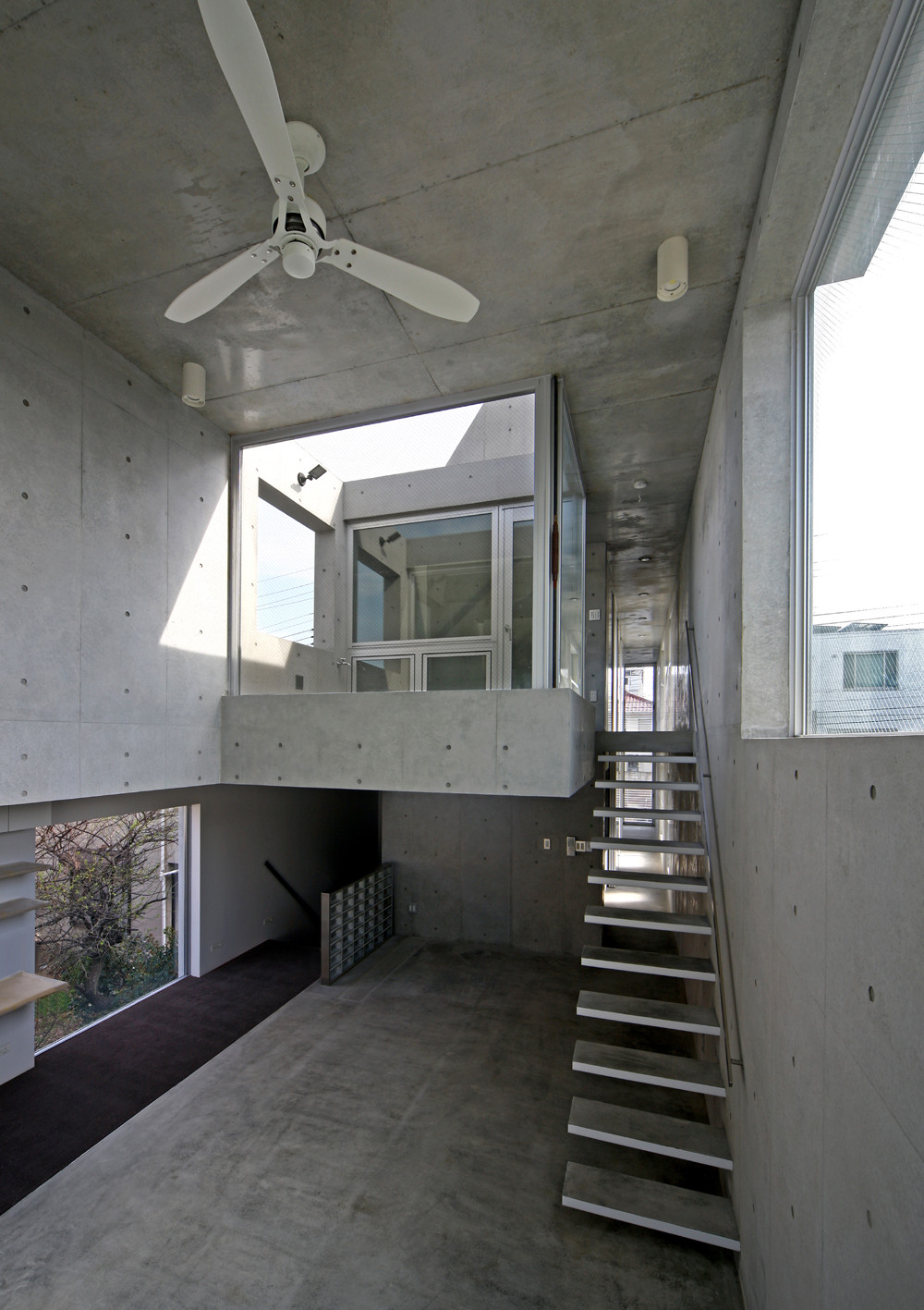 Gallery of House in Minamikarasuyama / Atelier HAKO Architects - 11