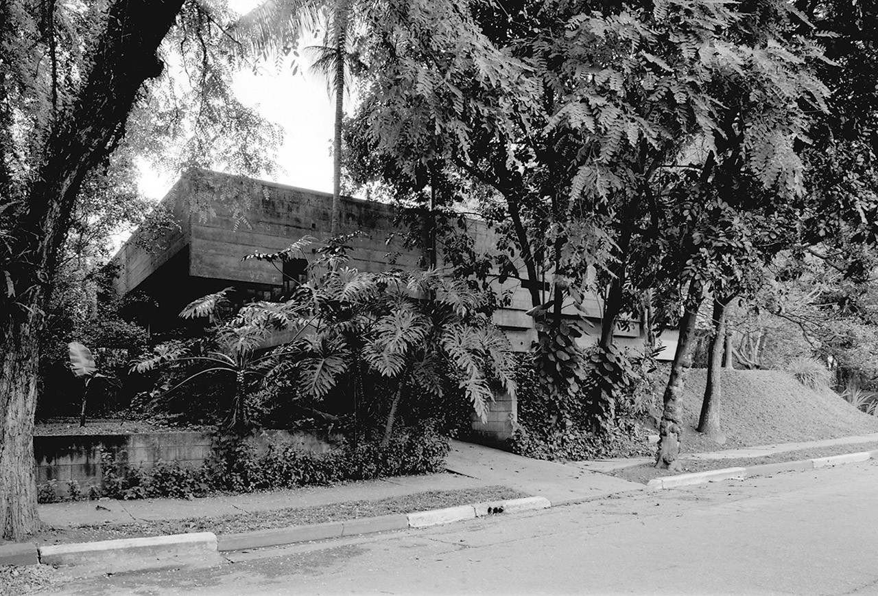 Galeria de Clássicos da Arquitetura: Casa no Butantã / Paulo Mendes da ...