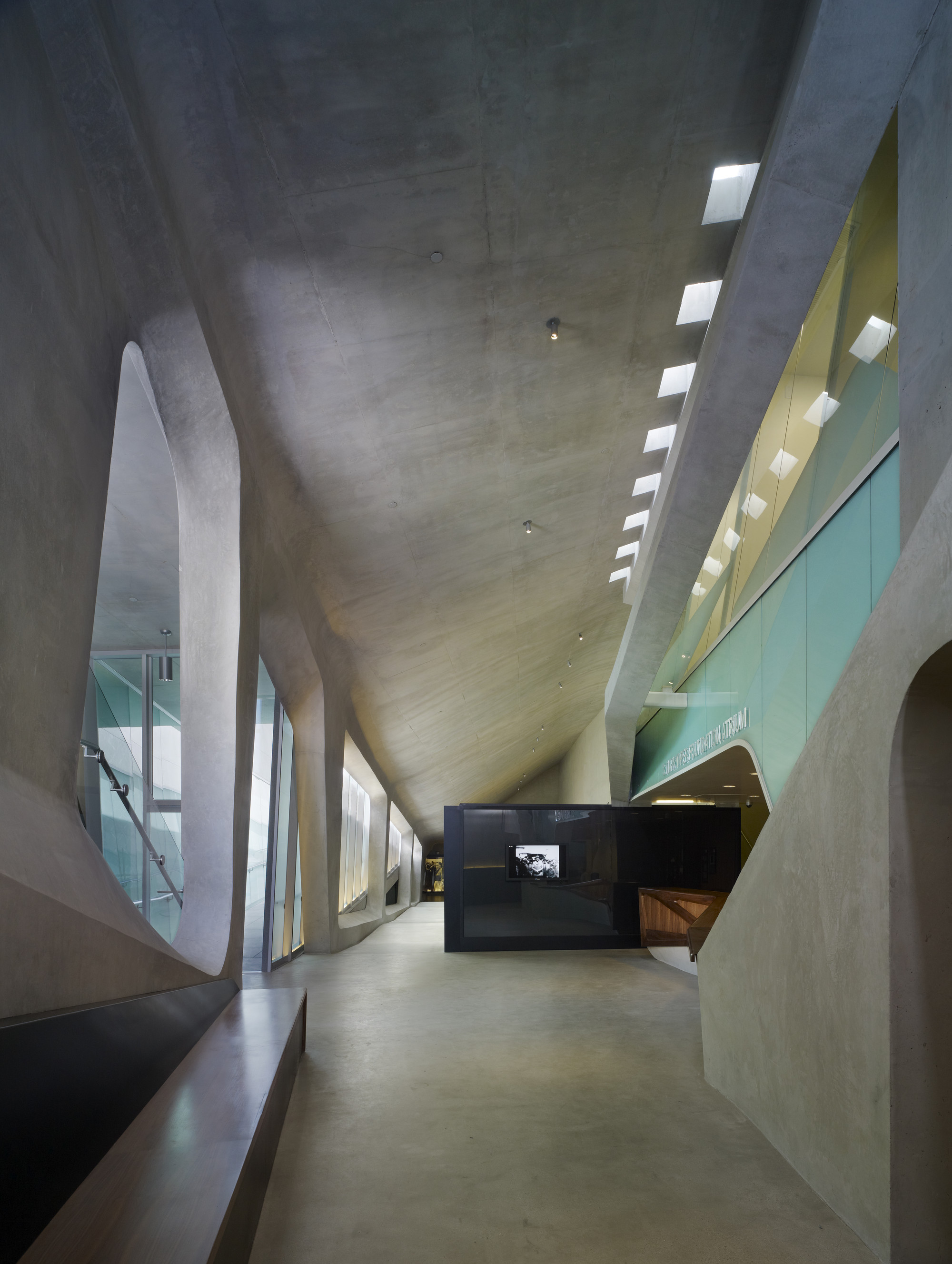 Galeria de Museu do Holocausto em Los Angeles / Belzberg Architects - 20