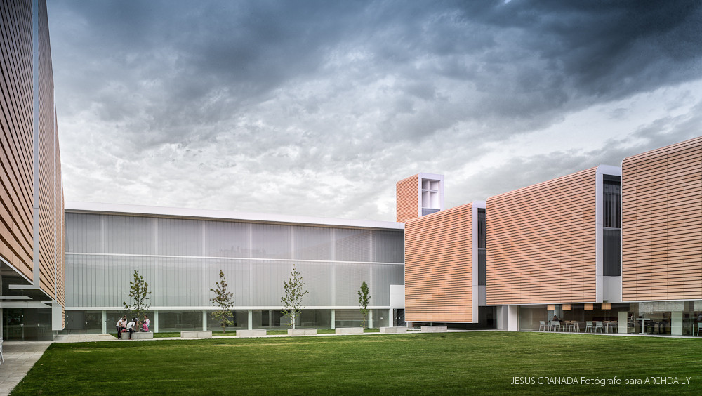 Gallery of Teacher Training Center / Ramón Fernández-Alonso - 14
