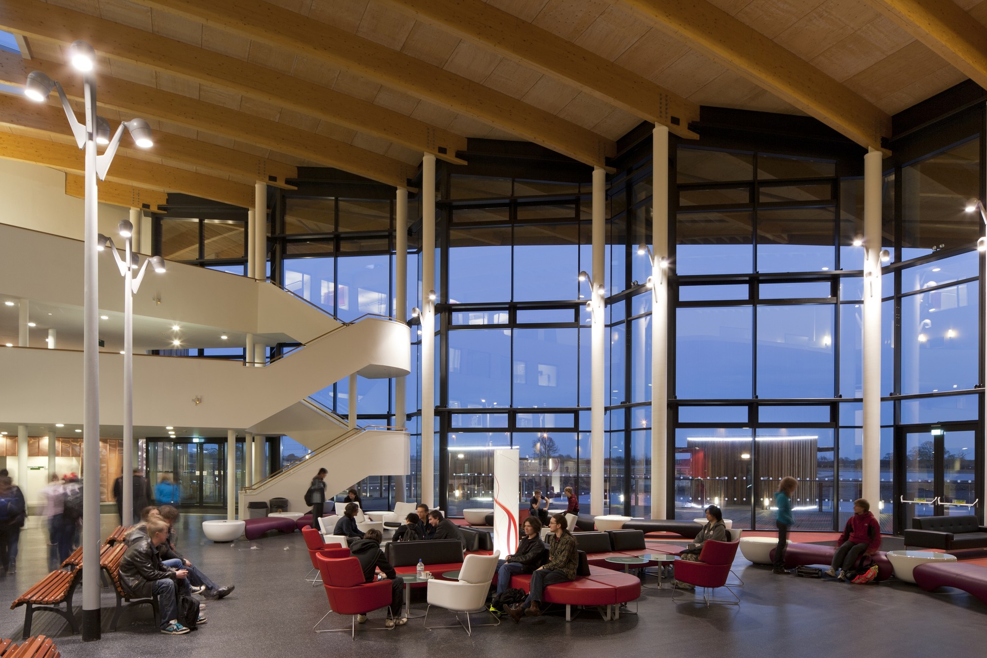 Galería de Centro Ron Cooke / BDP Professions - 7