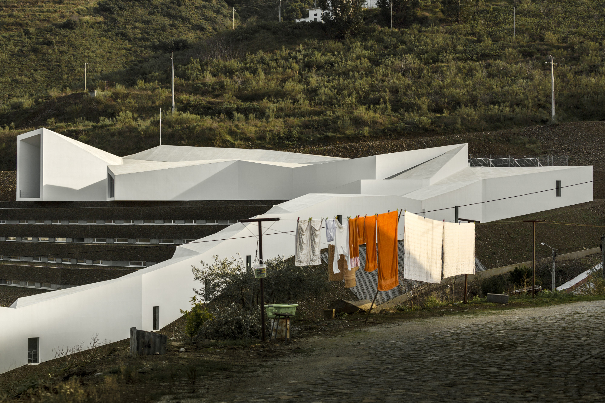 Galería de Centro de Alto Rendimiento de Remo do Pocinho / Álvaro ...