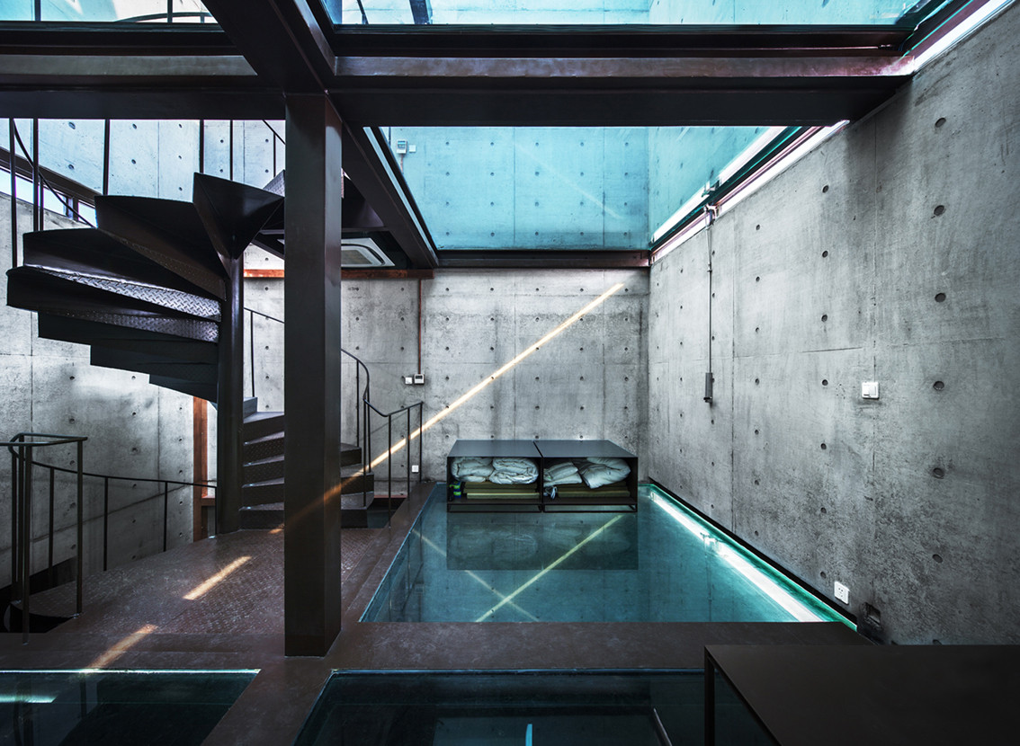 Gallery of Vertical Glass House / Atelier FCJZ - 5