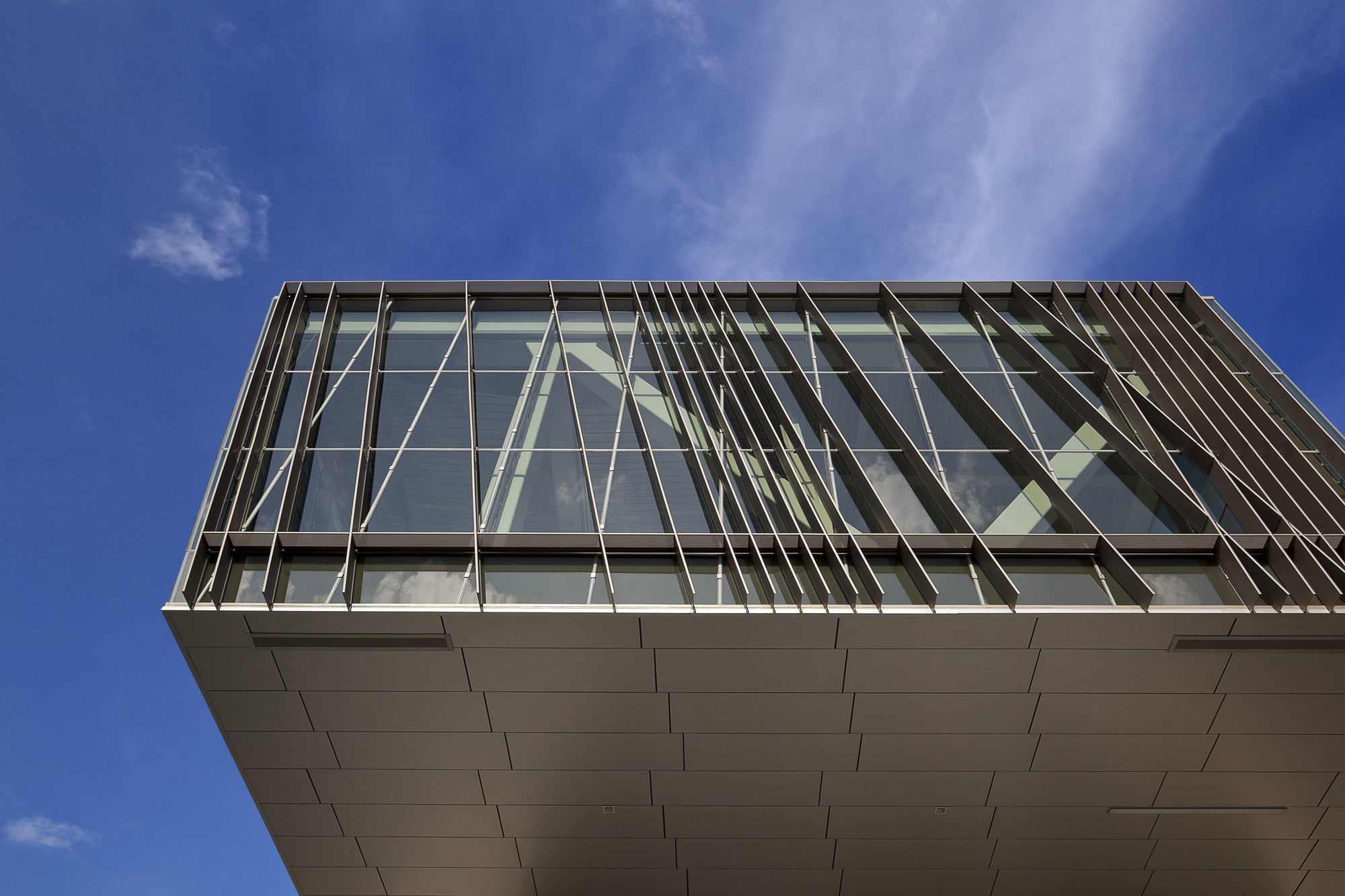 Gallery of UC Lab School – Earl Shapiro Hall / Valerio Dewalt Train ...