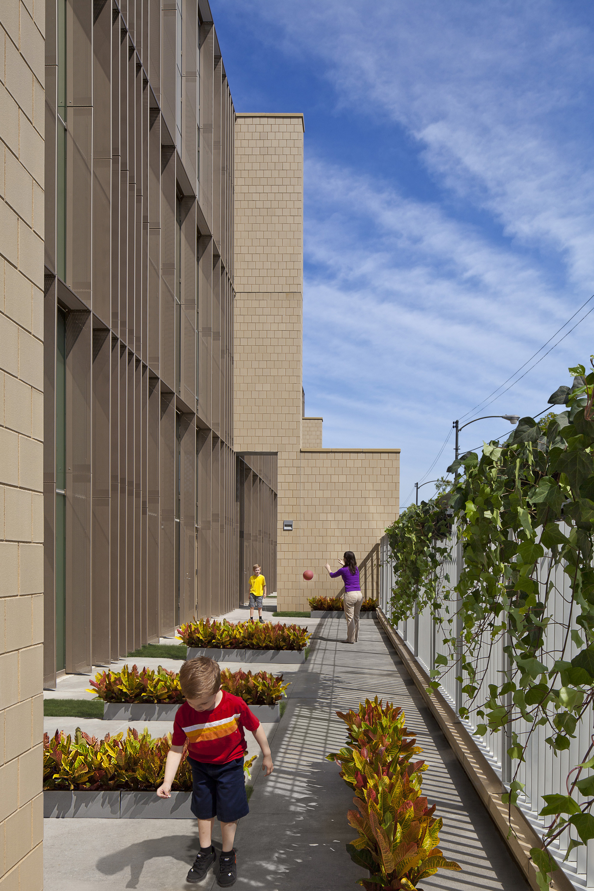 Gallery of UC Lab School – Earl Shapiro Hall / Valerio Dewalt Train ...