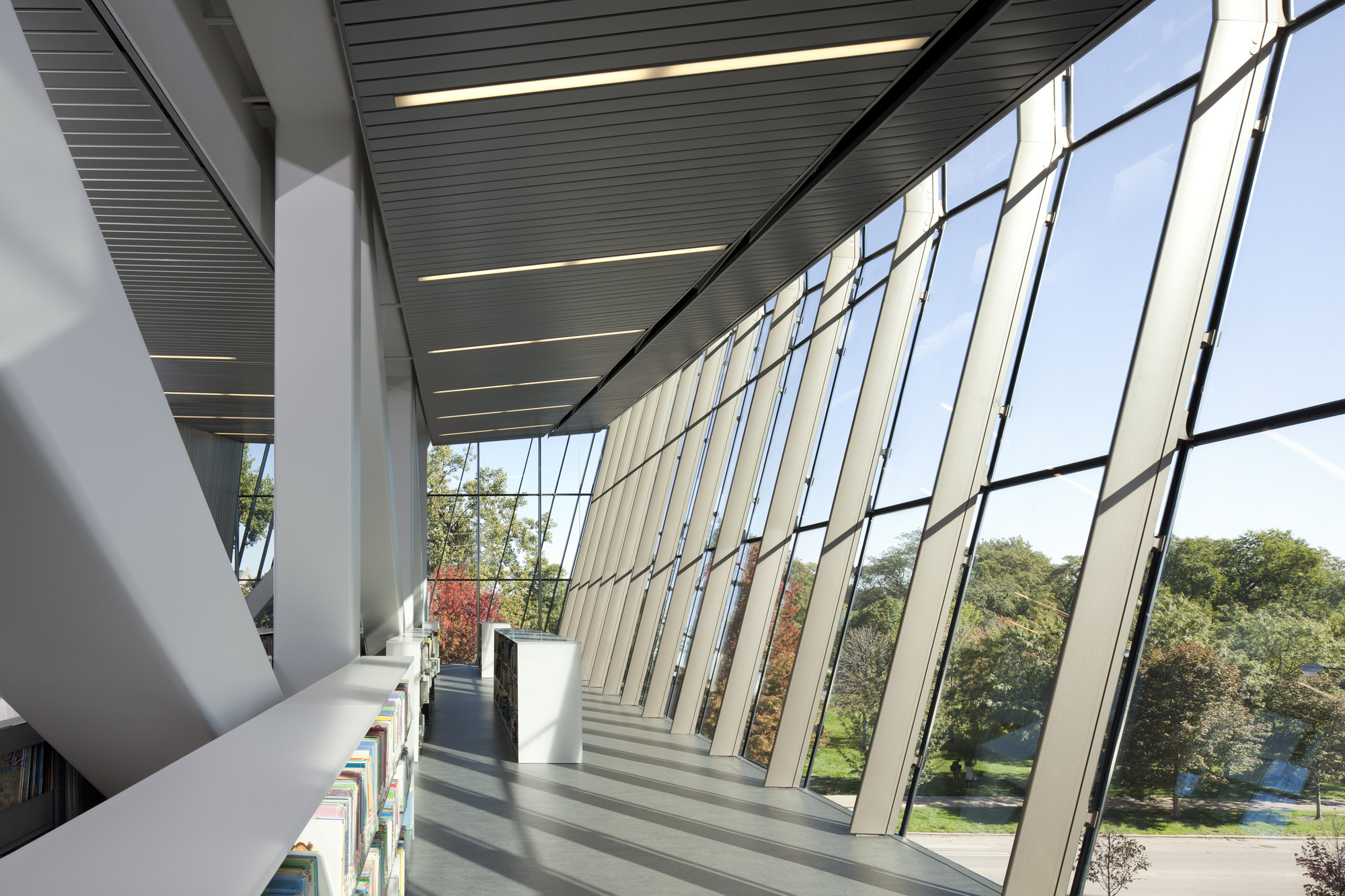 Gallery of UC Lab School – Earl Shapiro Hall / Valerio Dewalt Train ...