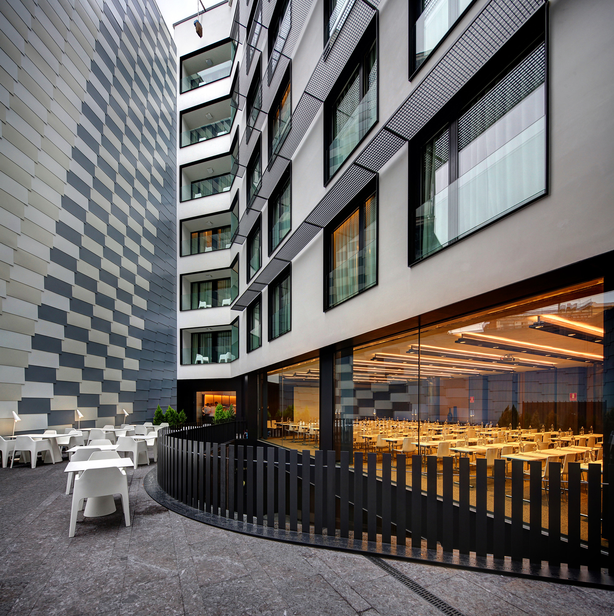 Galería de Hotel Olivia Balmes / Álex Ibáñez Walter, Sara Galmán Gracia ...