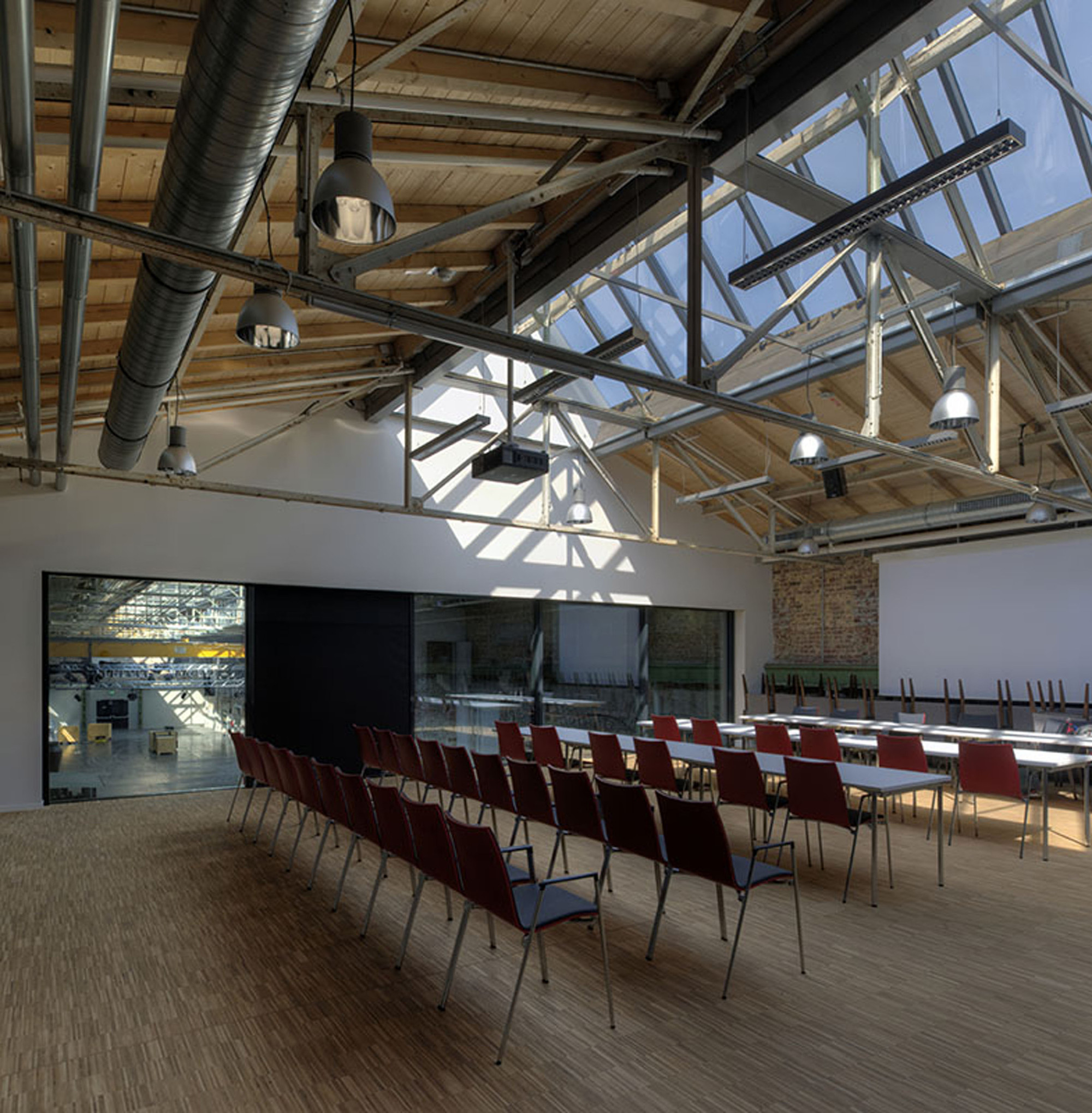 Gallery of Hall 32 / Böll Architekten - 11
