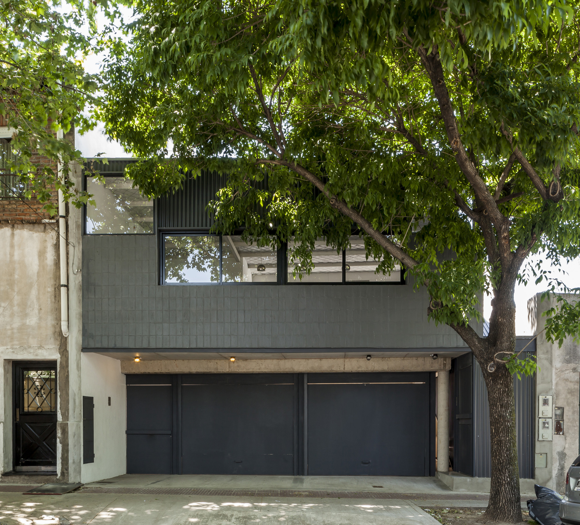 Gallery of Office & House Luna / Hitzig Militello Arquitectos - 13