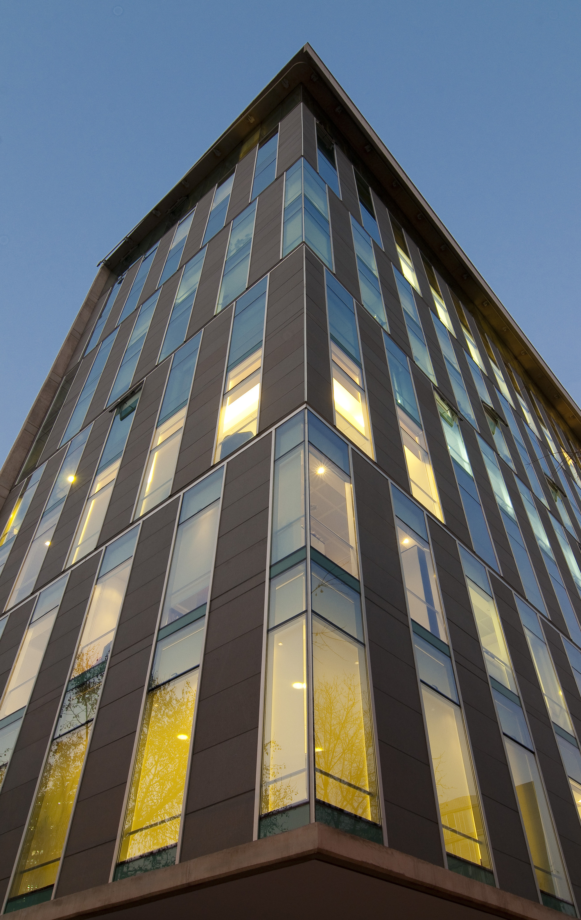 Galería de Edificio Costanera Cosas / Alemparte - Morelli & Asociados Arquitectos - 3