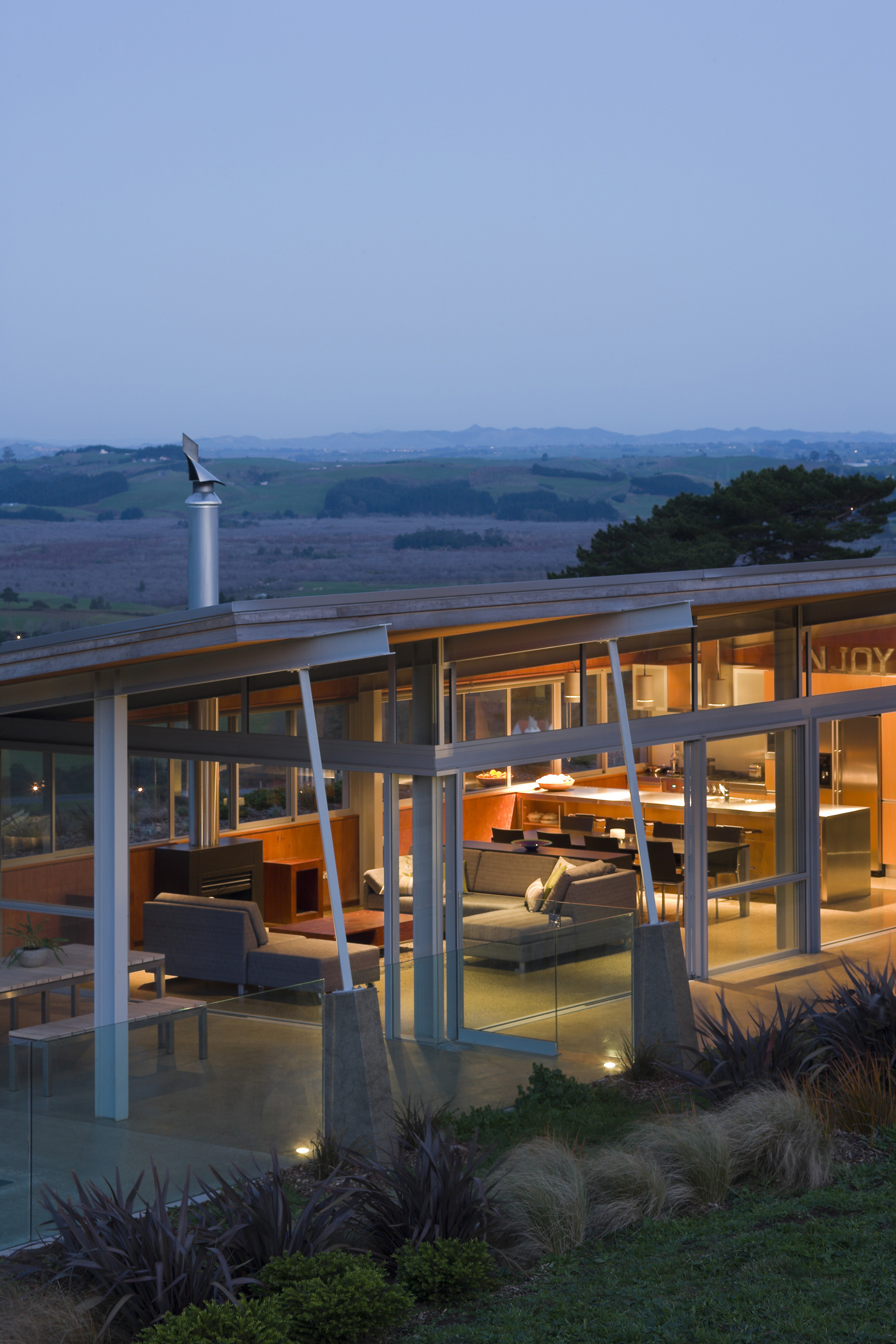 Gallery of Foothills House / Strachan Group Architects - 11