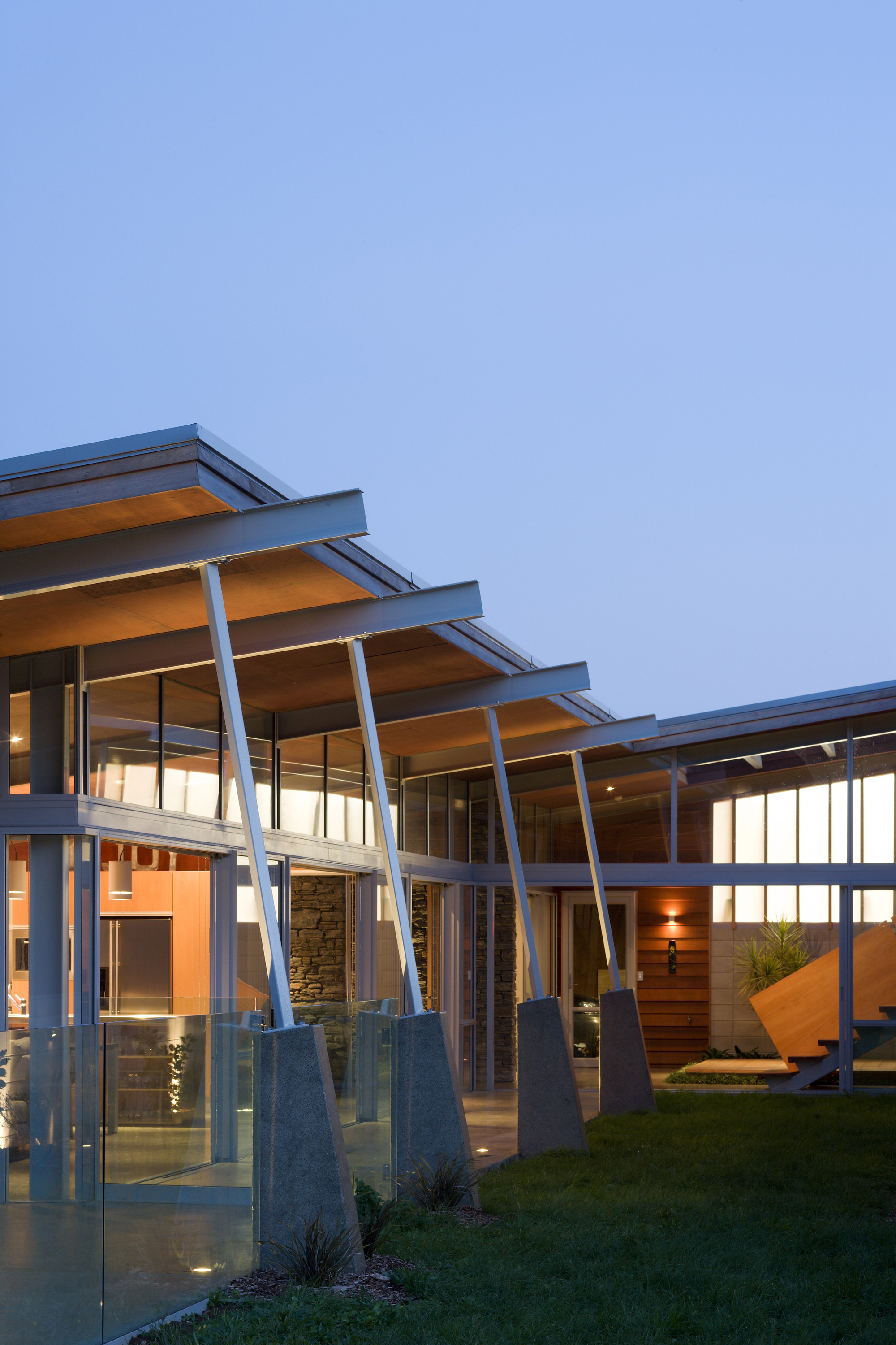 Gallery of Foothills House / Strachan Group Architects - 4