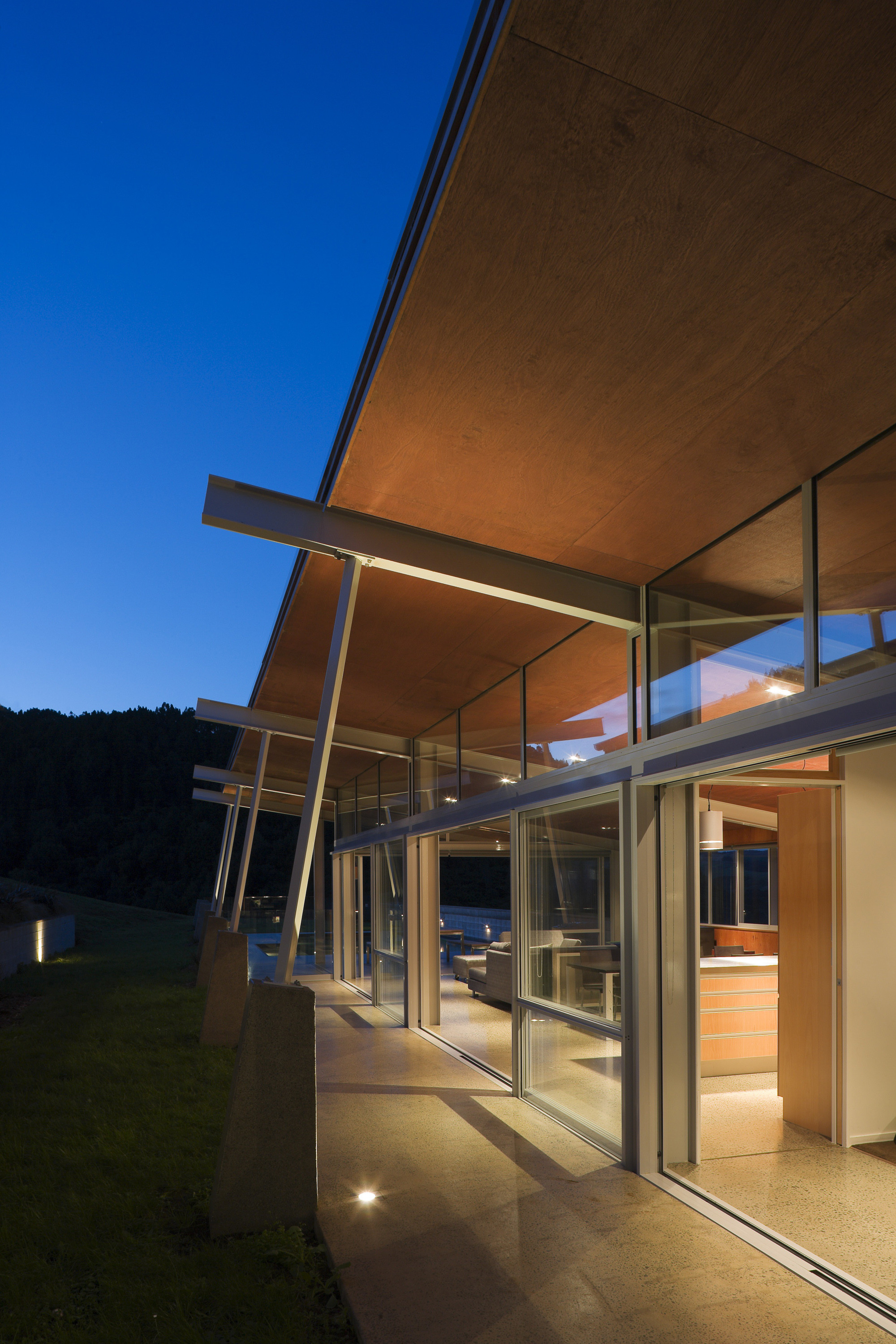 Gallery of Foothills House / Strachan Group Architects - 14