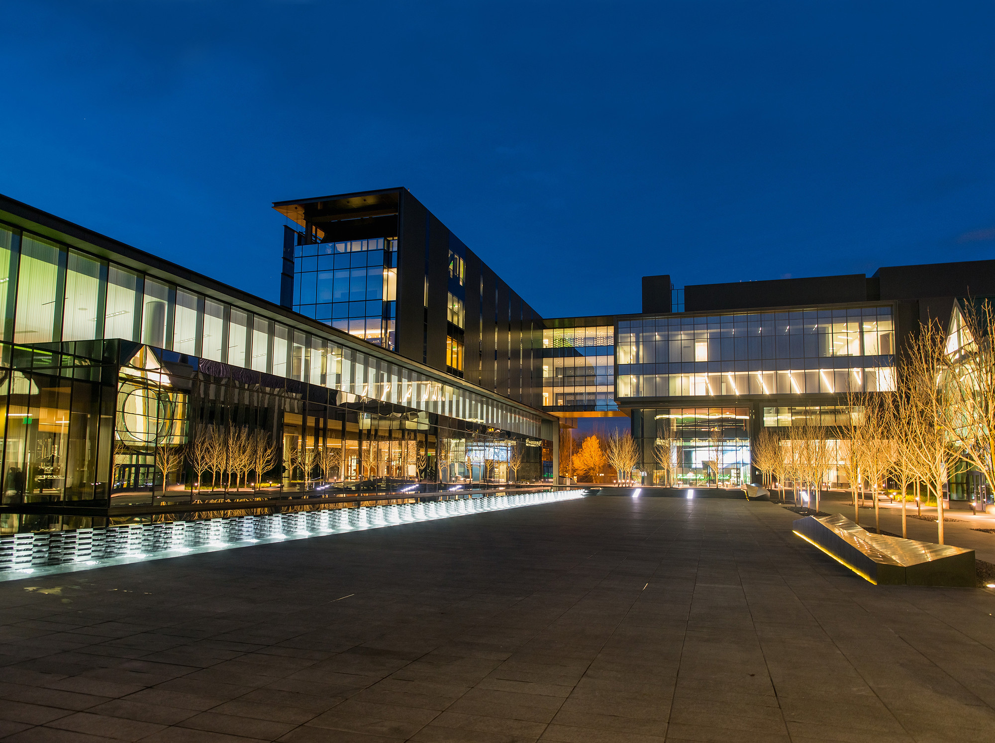 Gallery of University of Oregon Hatfield-Dowlin Complex / ZGF ...