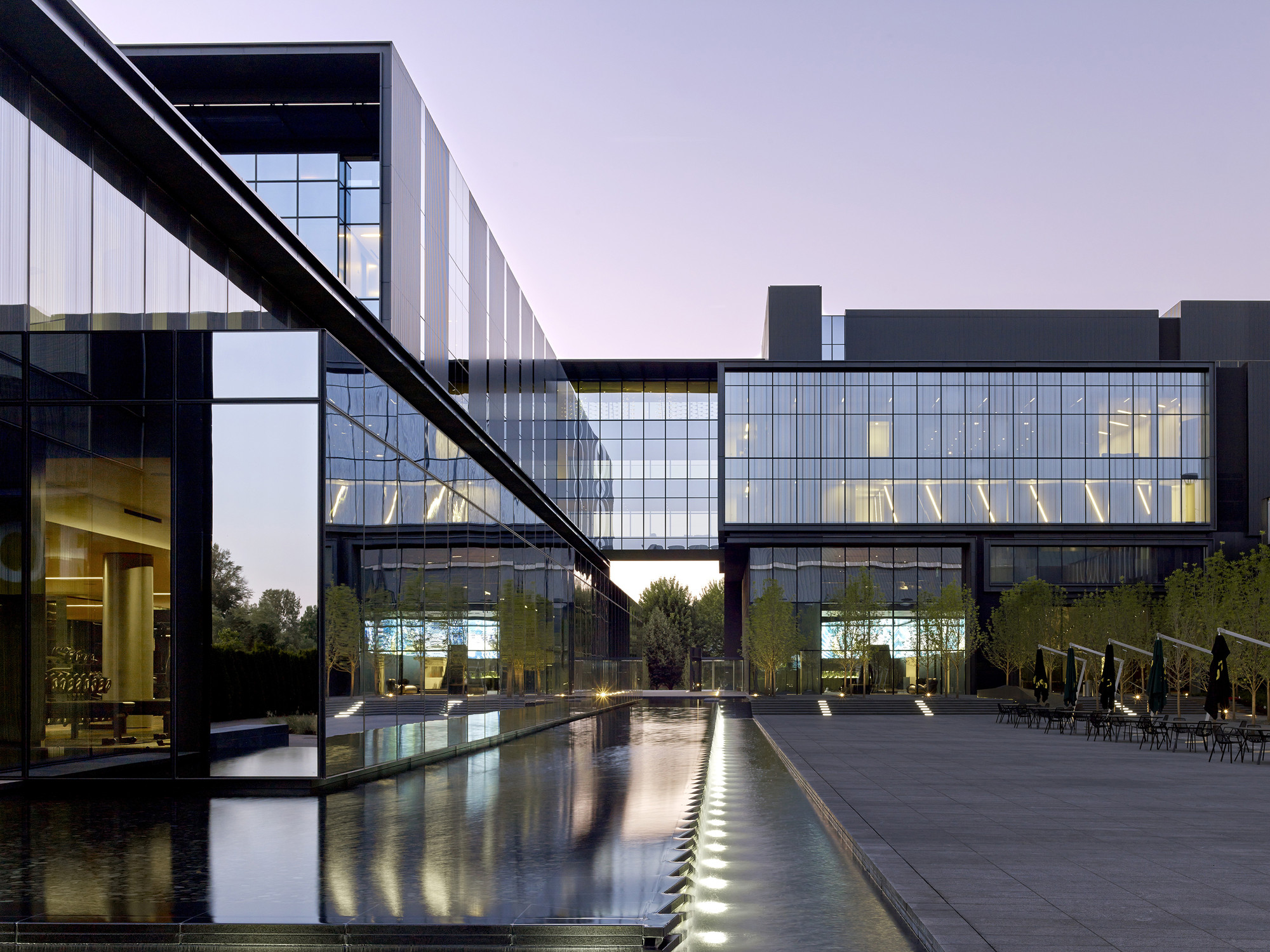 Gallery of University of Oregon Hatfield-Dowlin Complex / ZGF ...