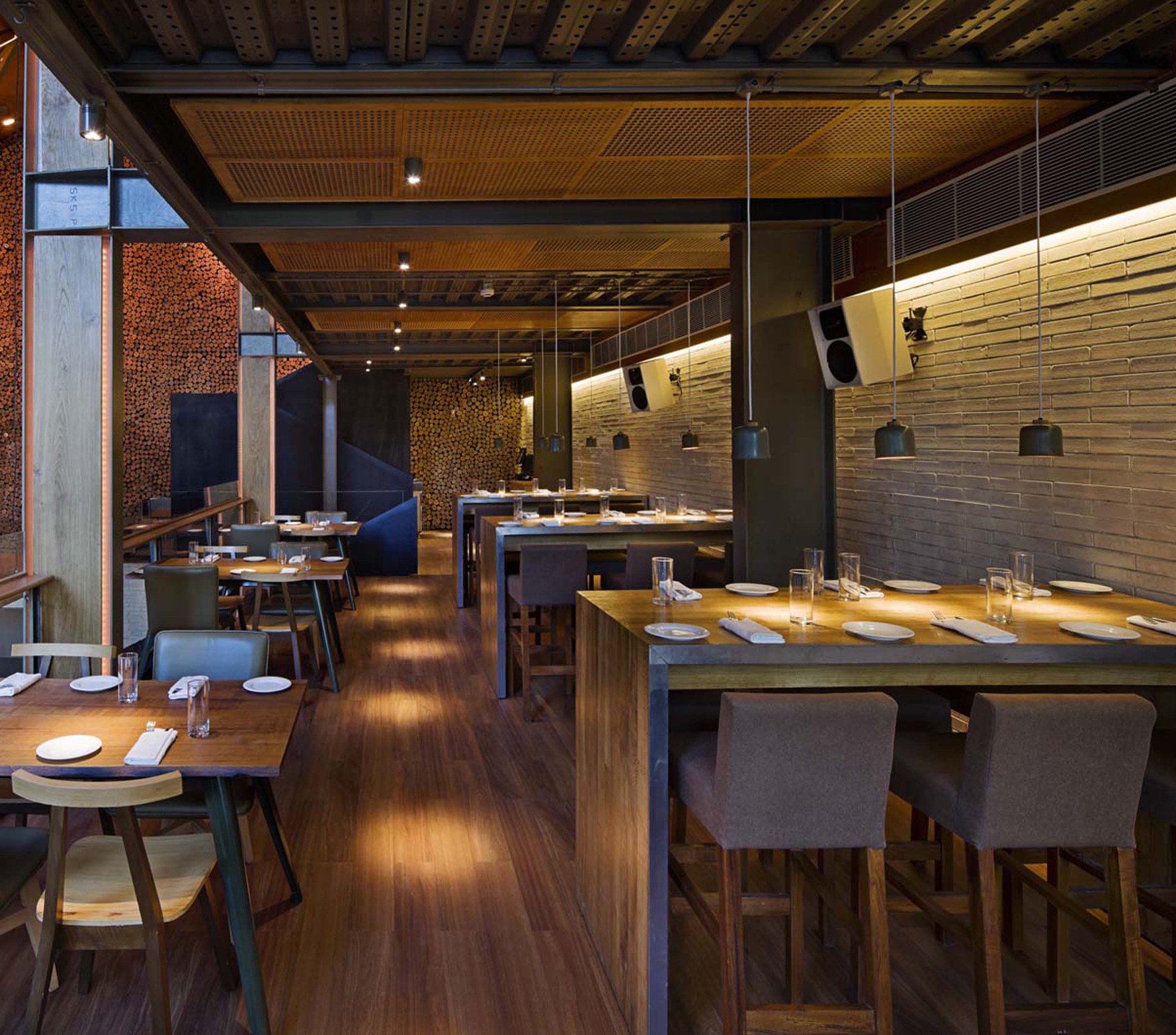 Gallery of Loft 38 / Khosla Associates - 14