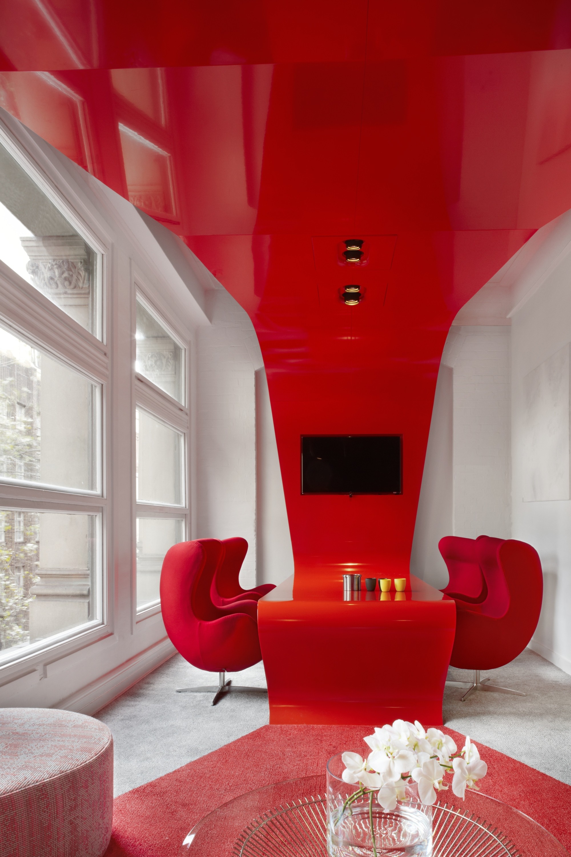 Gallery of A Dozen Red Details Worth Swooning Over - 13