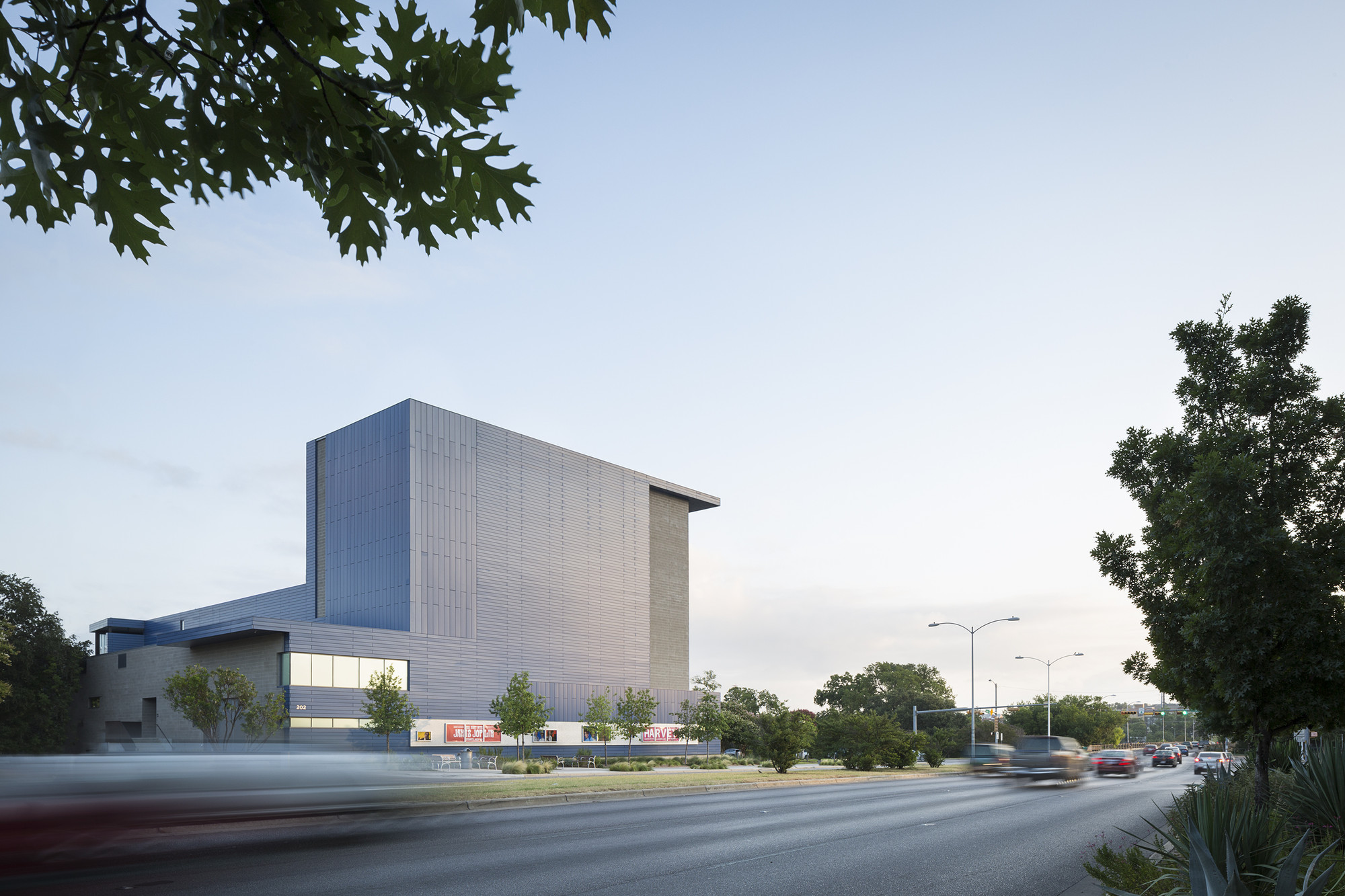 Galeria de Teatro Topfer em ZACH / Andersson Wise Architects - 13