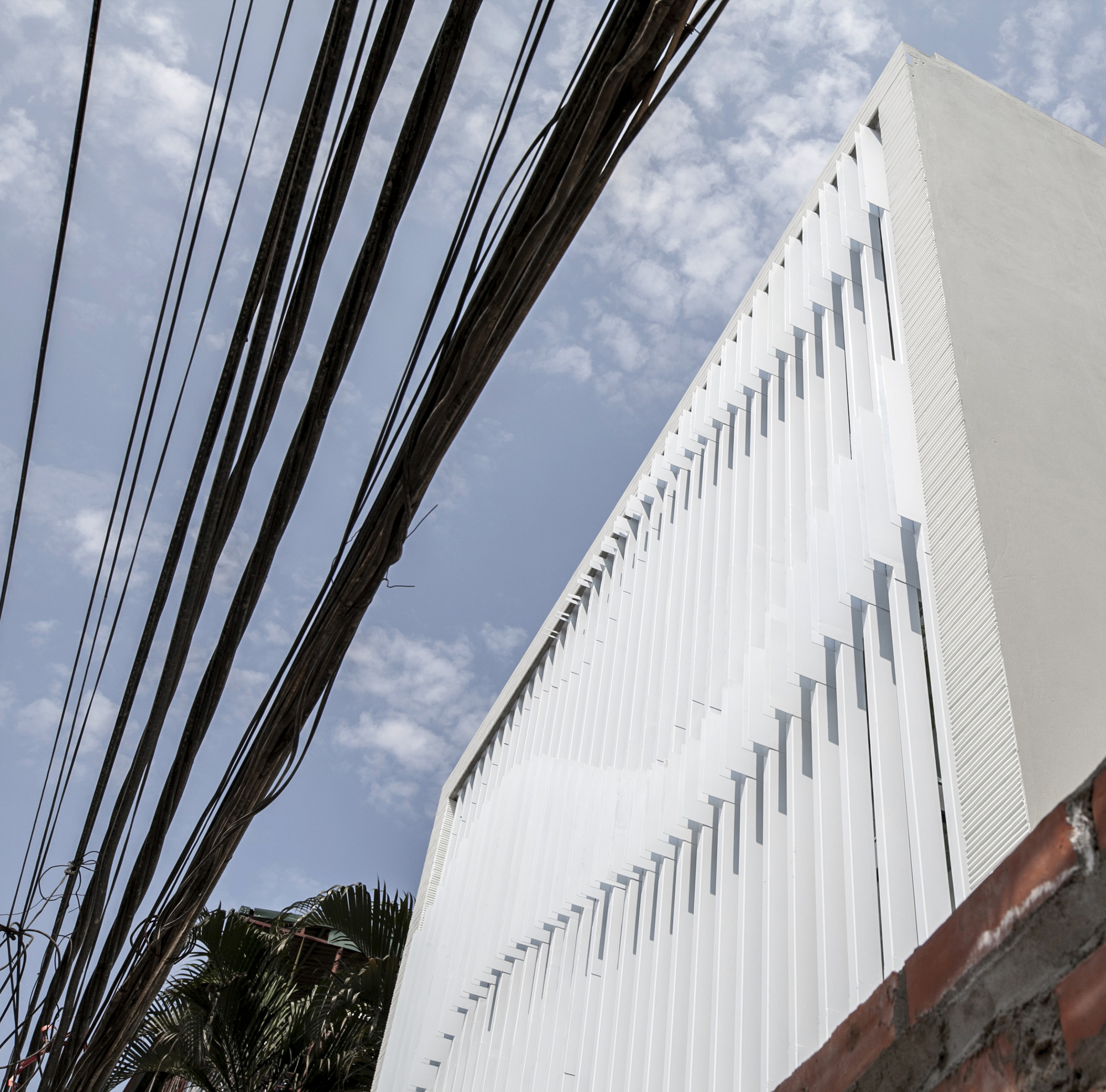 Gallery of 7x18 House / AHL architects associates - 19