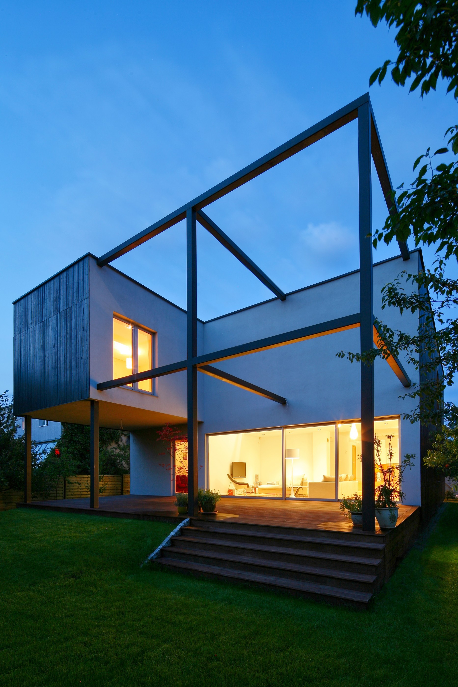 Gallery of Black Cube House / KameleonLab - 8