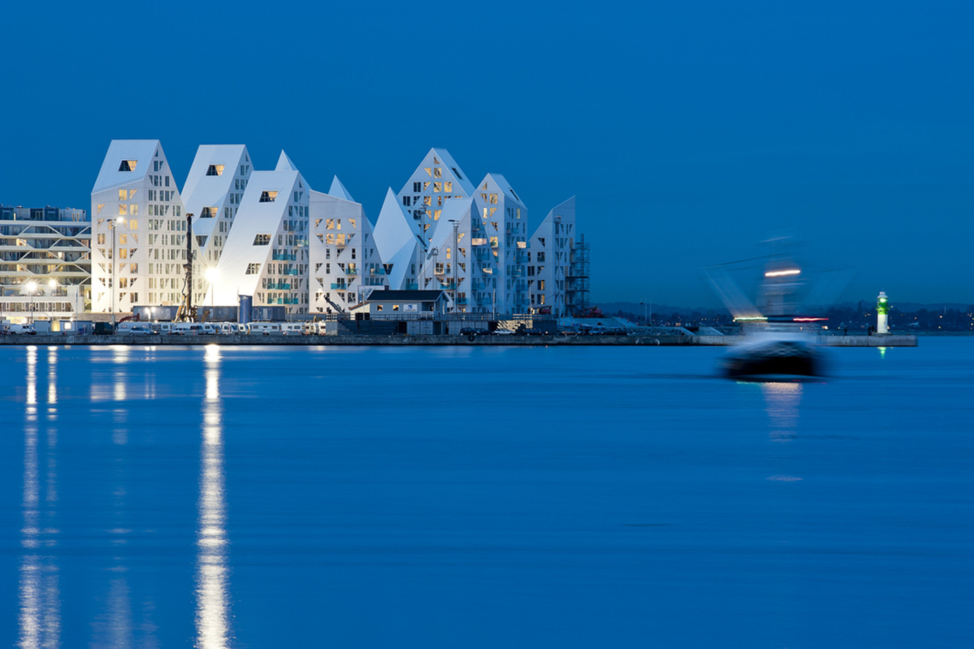 Gallery of The Iceberg / SeARCH + CEBRA + JDS + Louis Paillard ...
