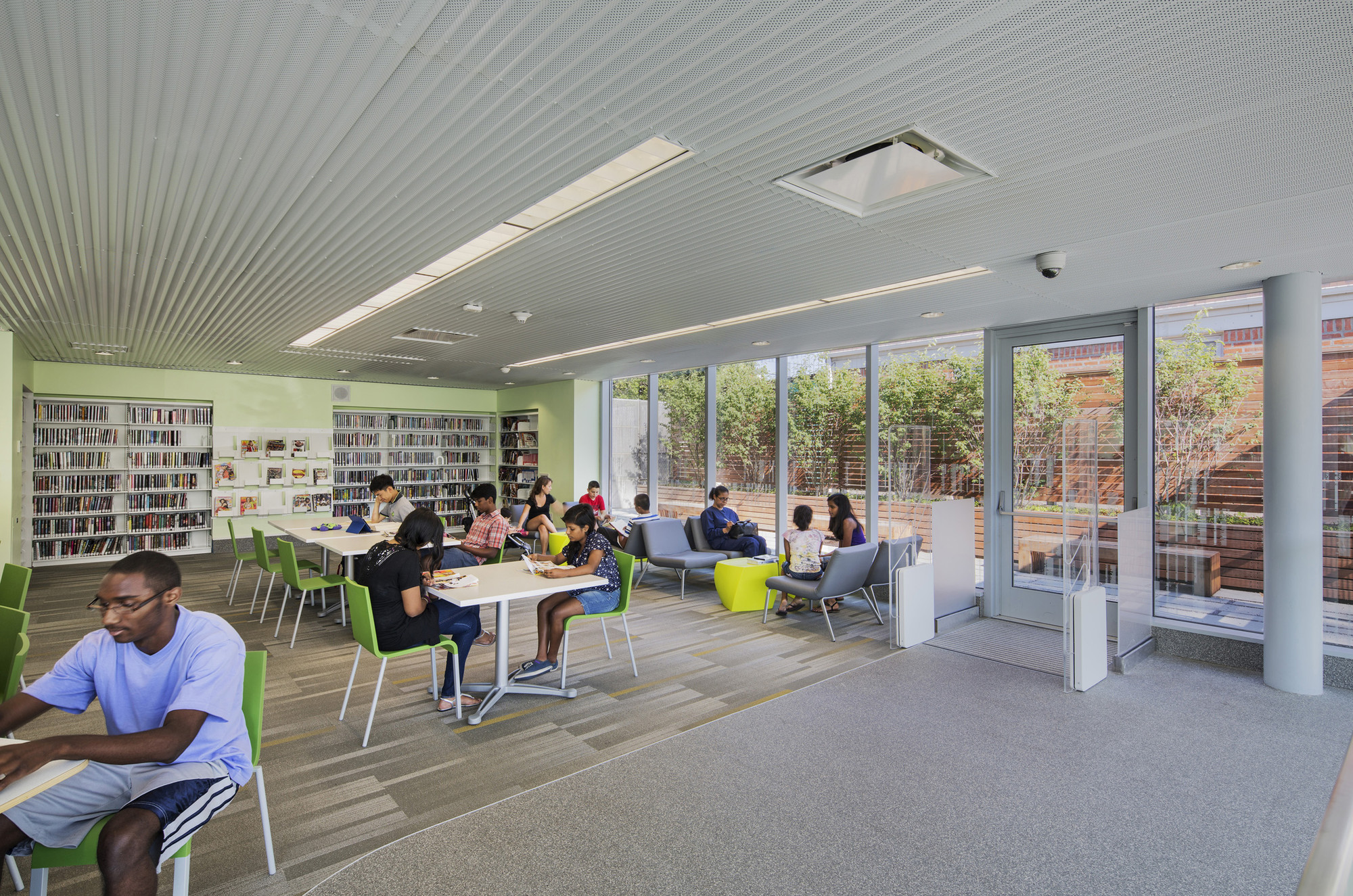 Gallery of Glen Oaks Branch Library / Marble Fairbanks - 20