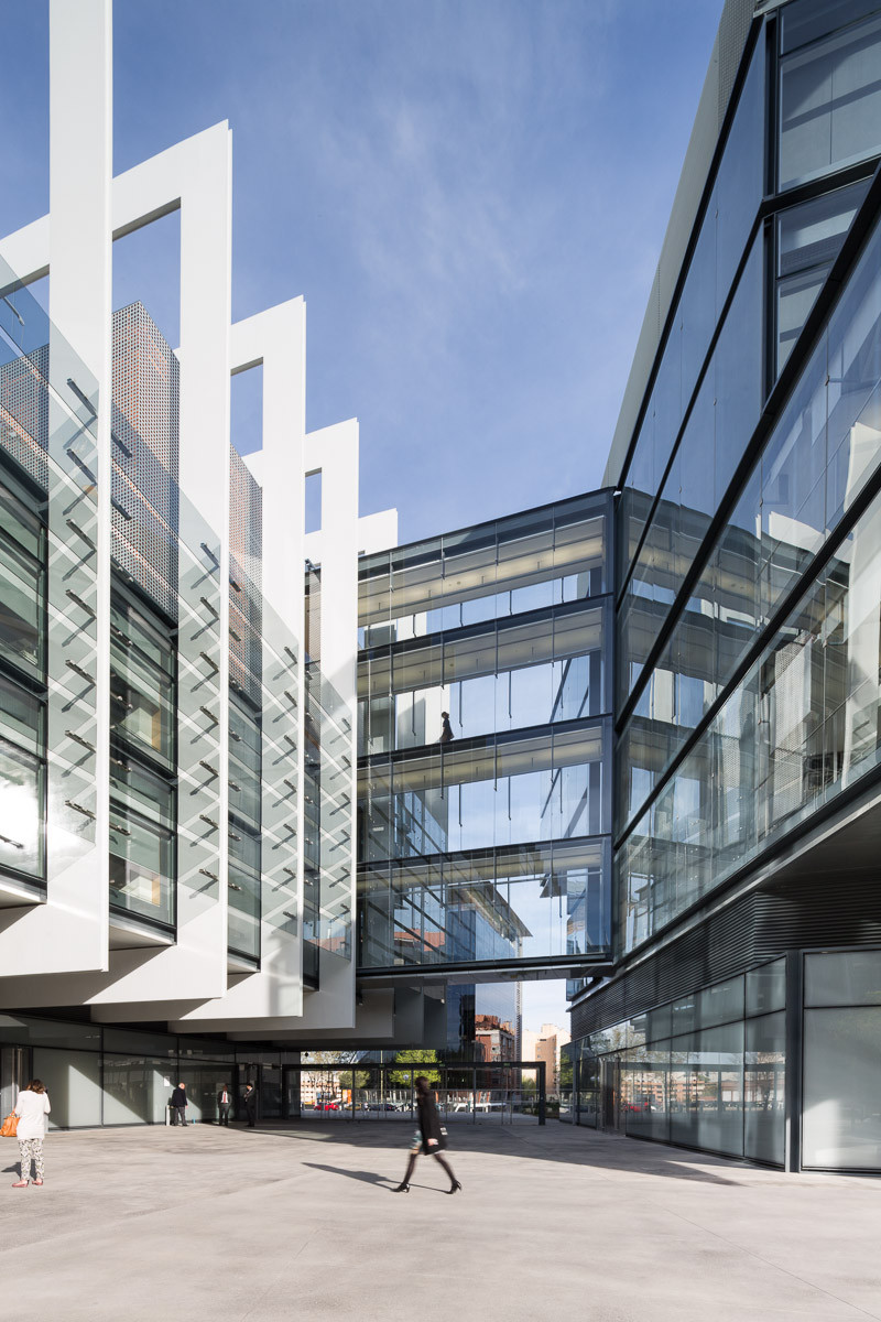 Gallery of Campus Repsol / Rafael de La-Hoz - 7