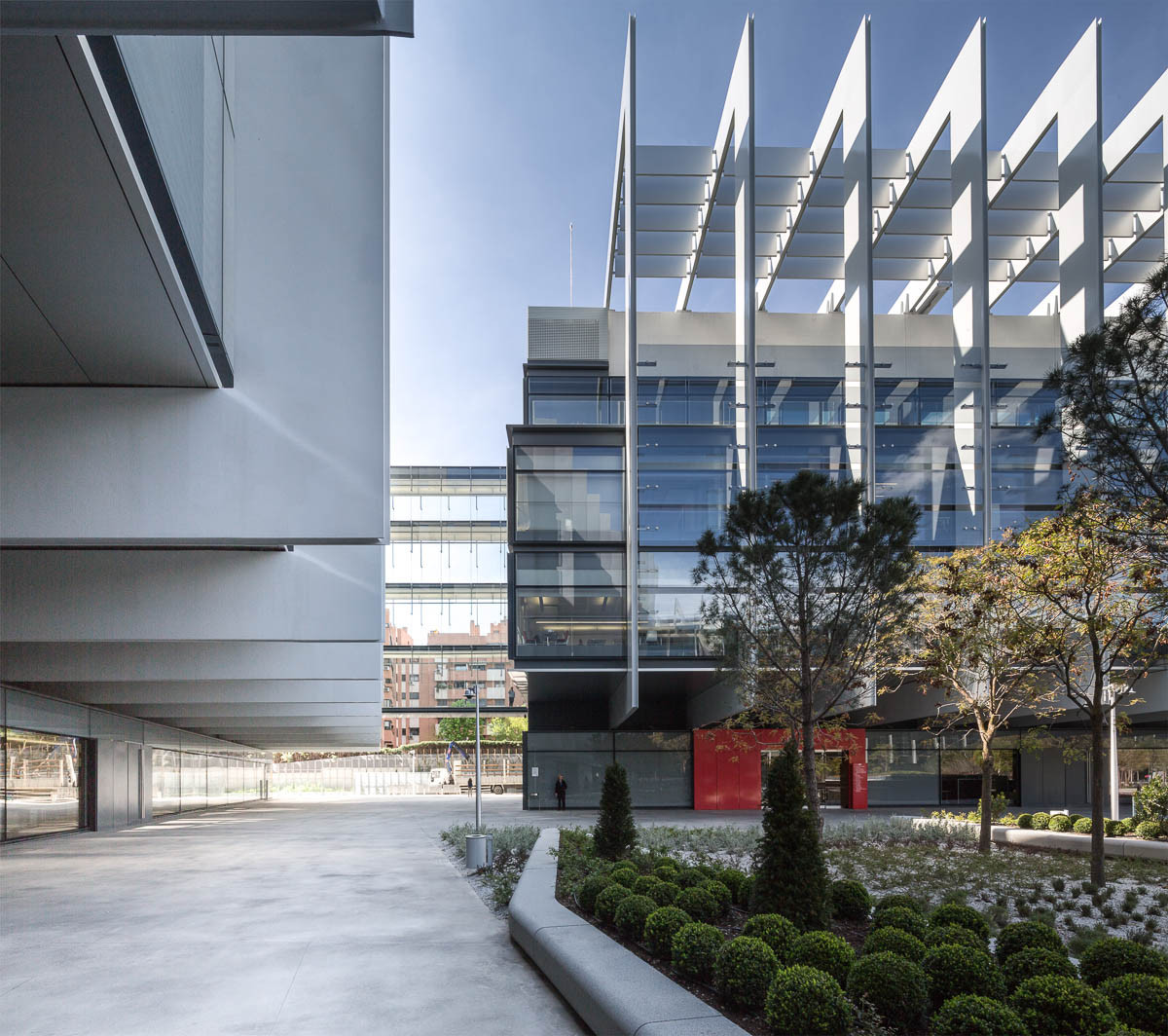 Gallery of Campus Repsol / Rafael de La-Hoz - 11