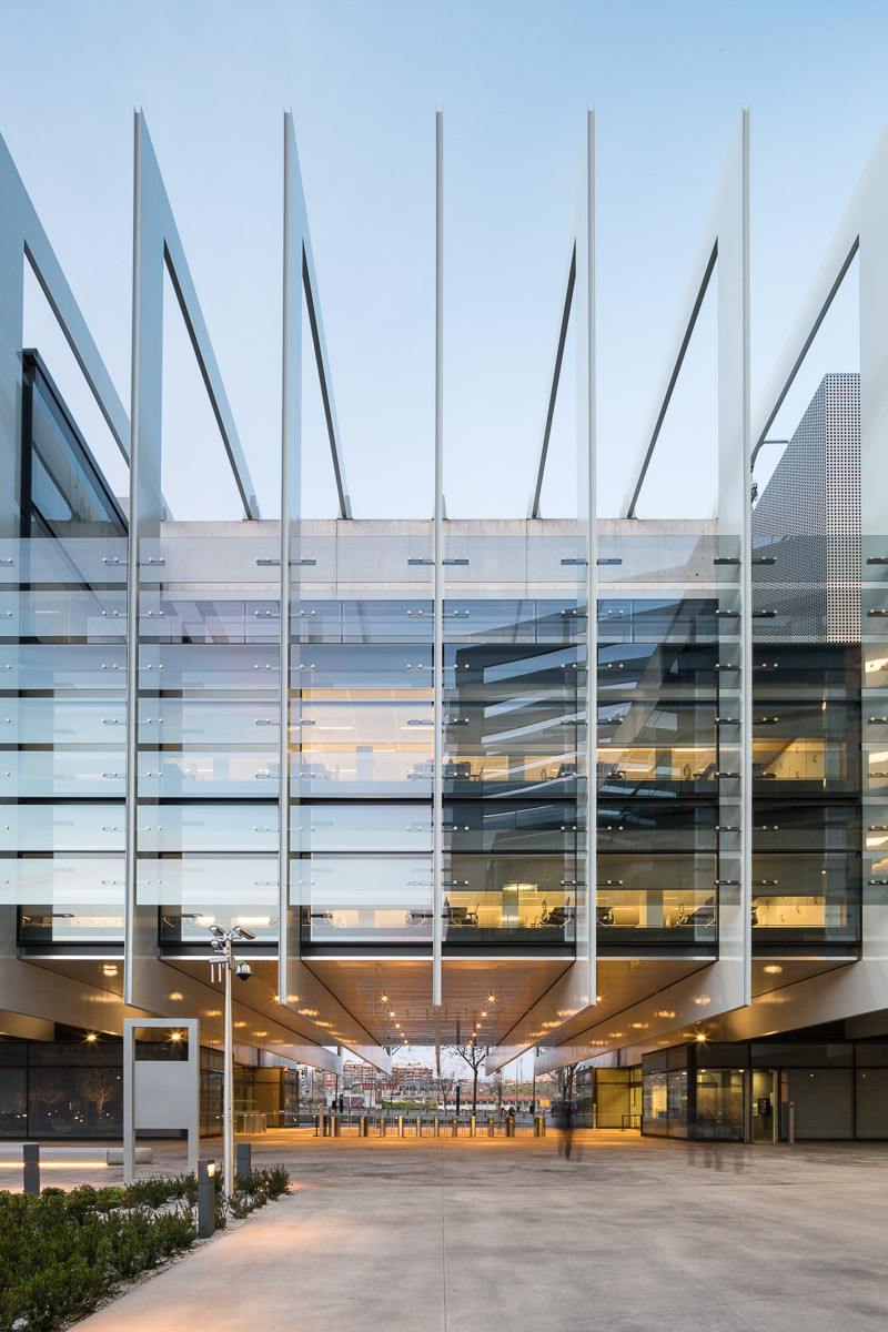 Gallery of Campus Repsol / Rafael de La-Hoz - 26