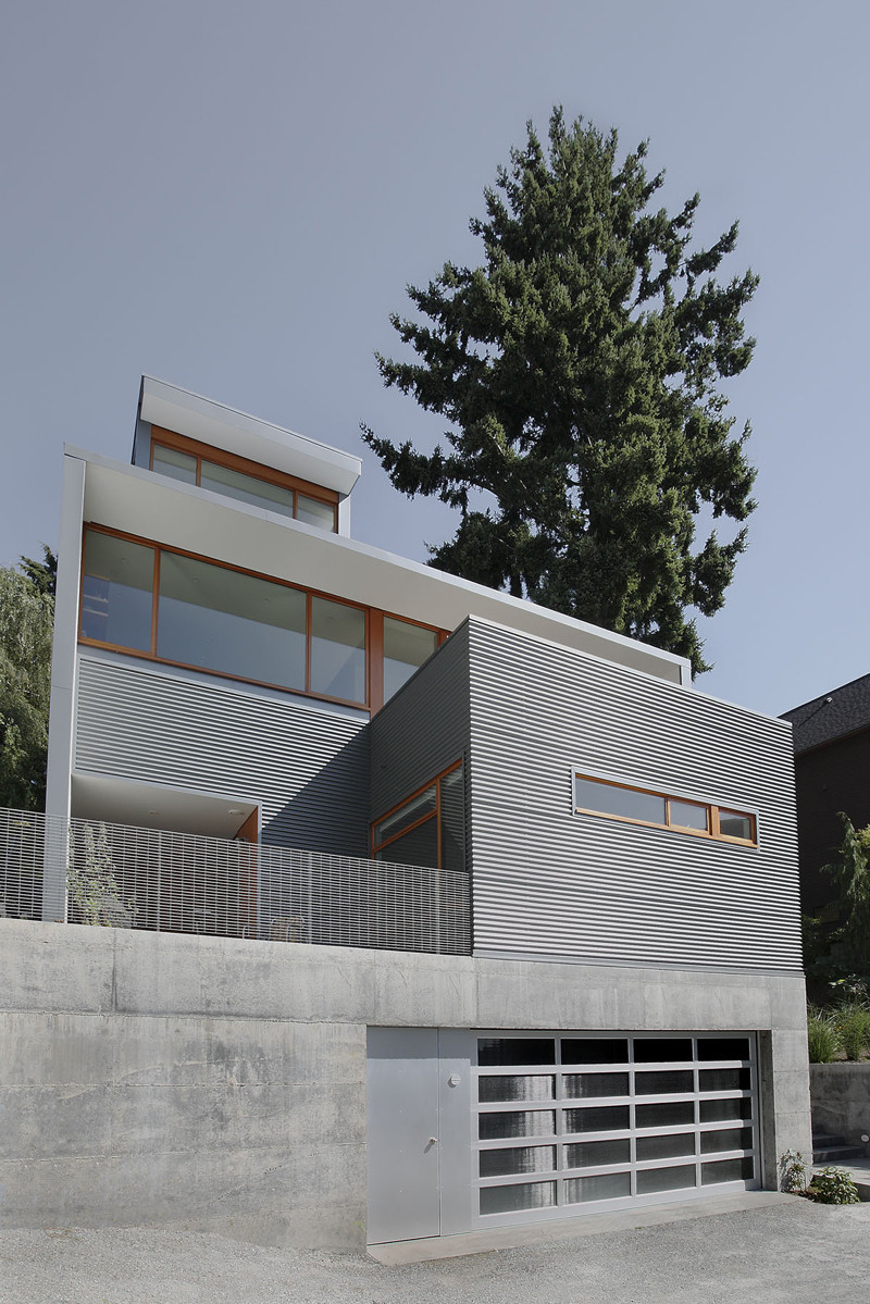 Gallery of Main Street House / SHED Architecture & Design - 18