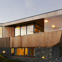 Split House / JVA | ArchDaily