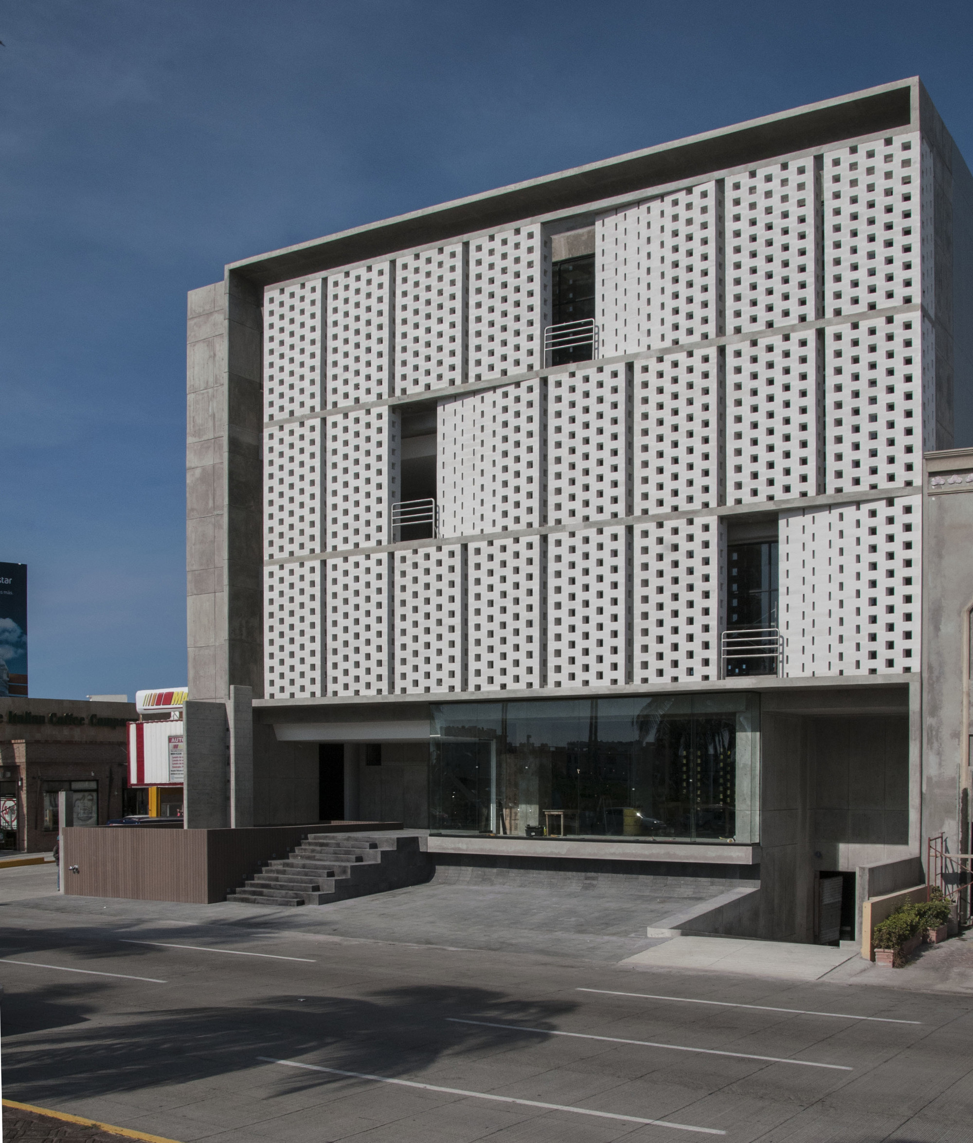 Gallery of Veracruz Business Center / Materia Arquitectónica - 1