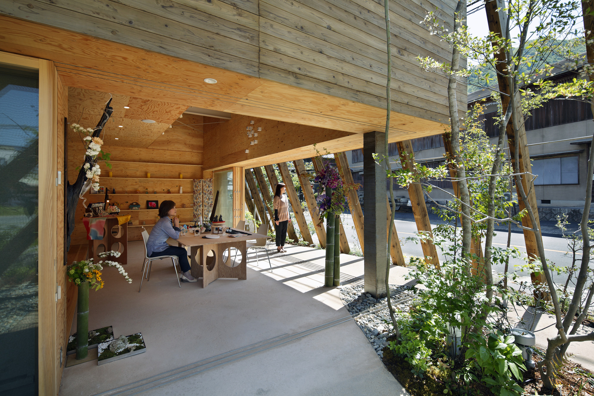 Gallery of COCOCHI Comfort Gallery “UTSUWA” / UID Architects - 3
