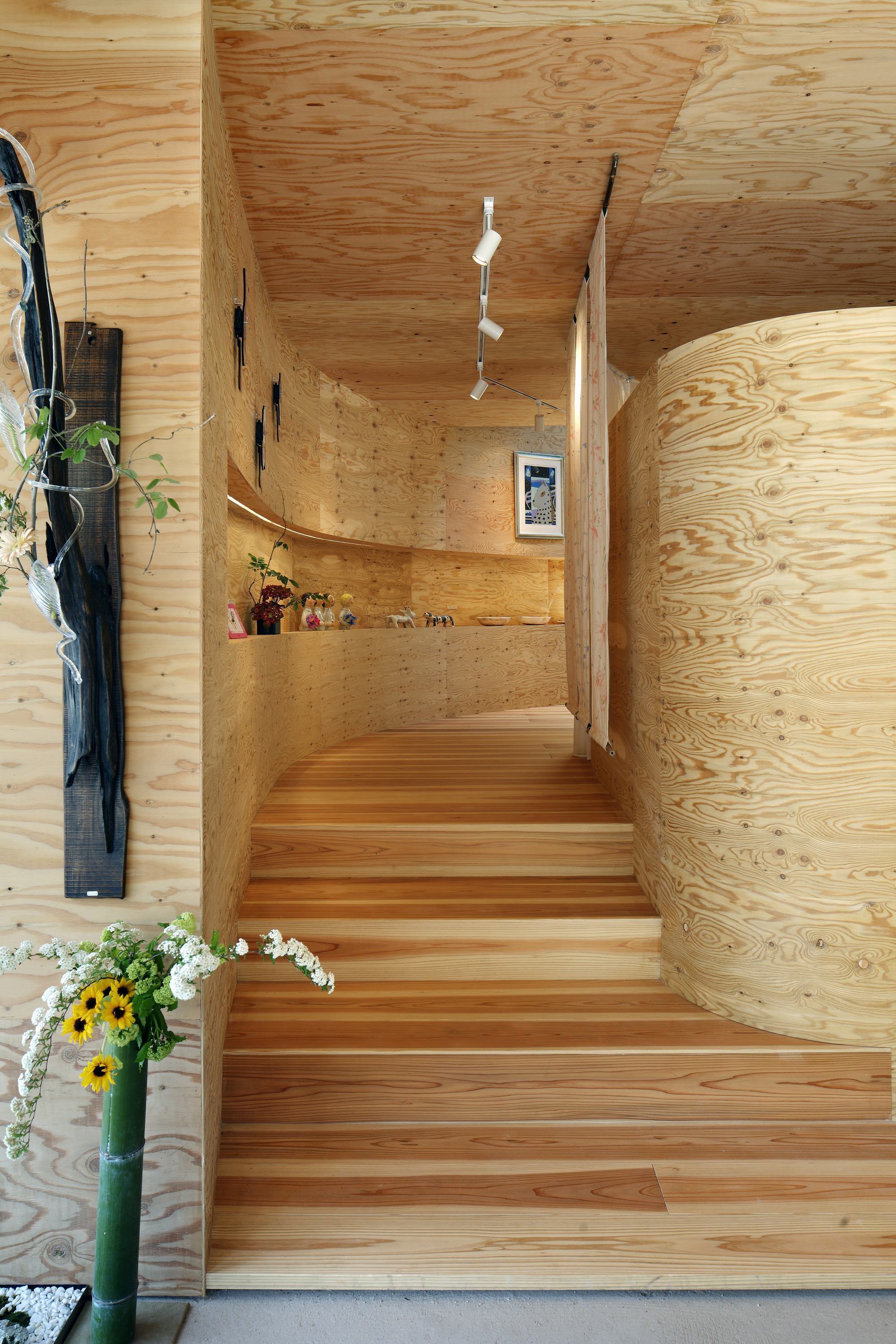 Gallery of COCOCHI Comfort Gallery “UTSUWA” / UID Architects - 9