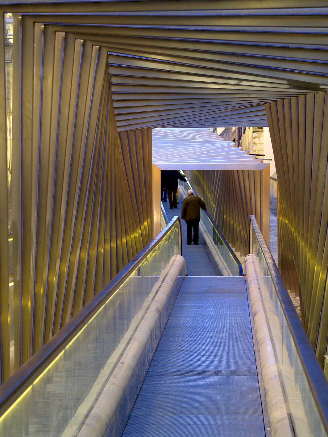 Gallery of Electric Ramps At The Old Centre / Roberto Ercilla + Miguel ...