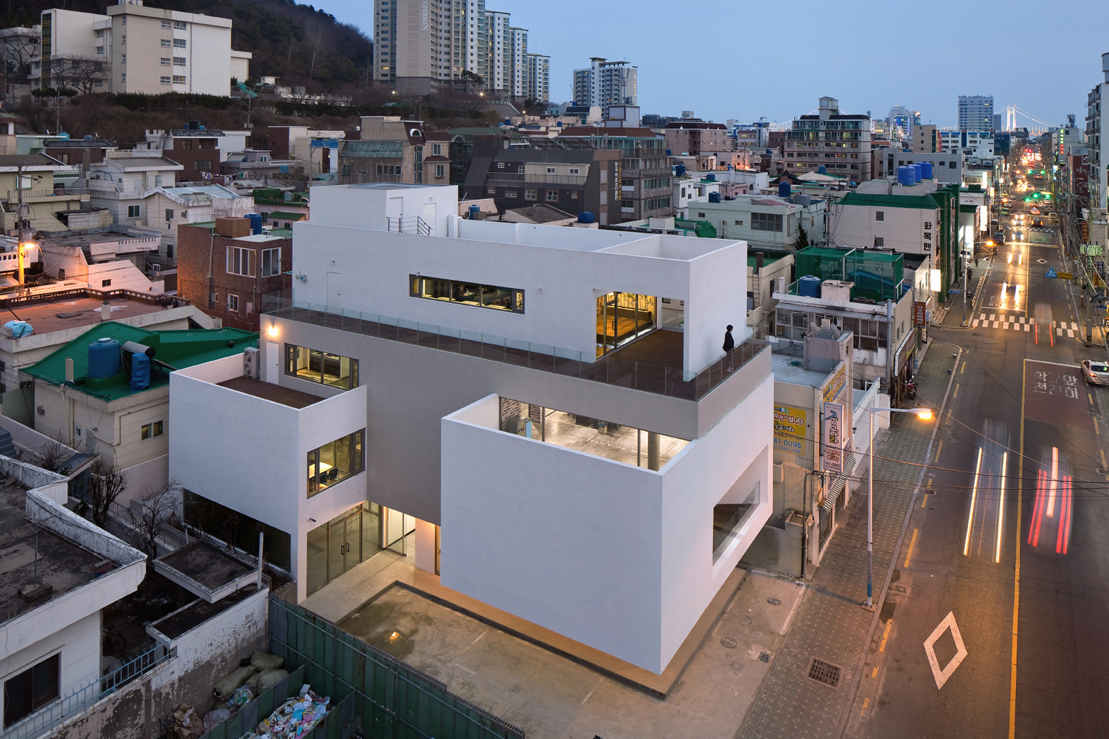 Gallery of Maroin Office Building / Architects Group RAUM - 16