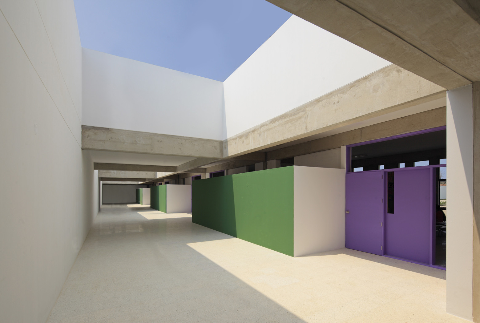Gallery of LVC School / Nomena + Patricio Bryce - 17