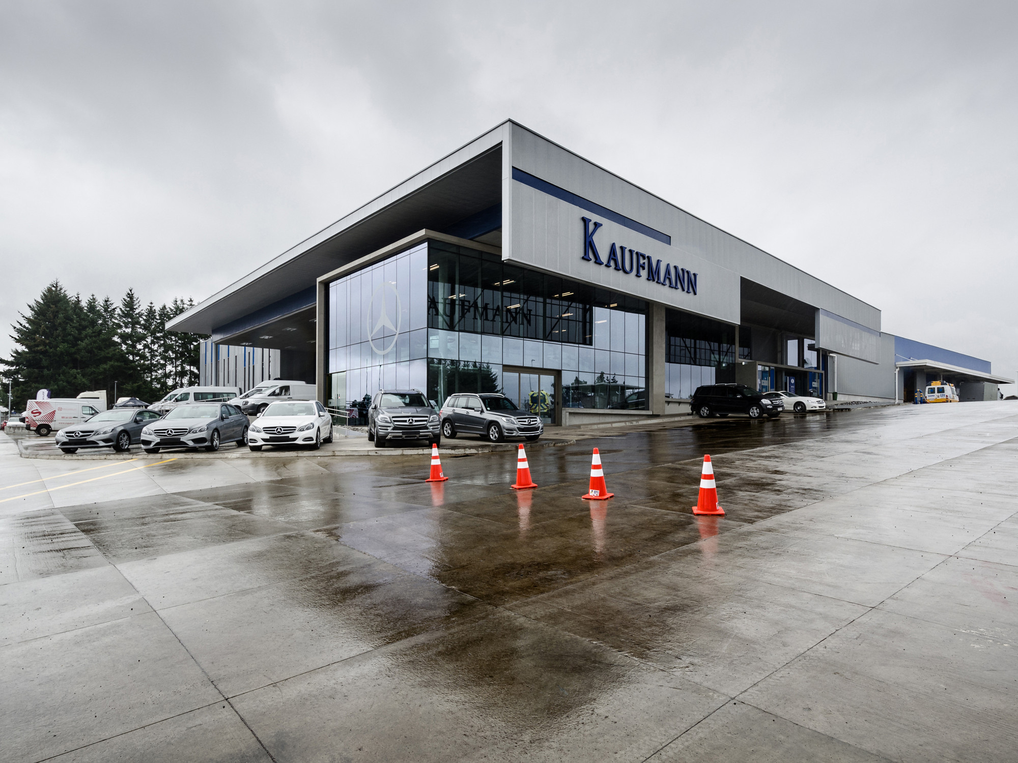 Galería de Kaufmann Temuco / B Schneider Arquitectos e Ingenieros - 10