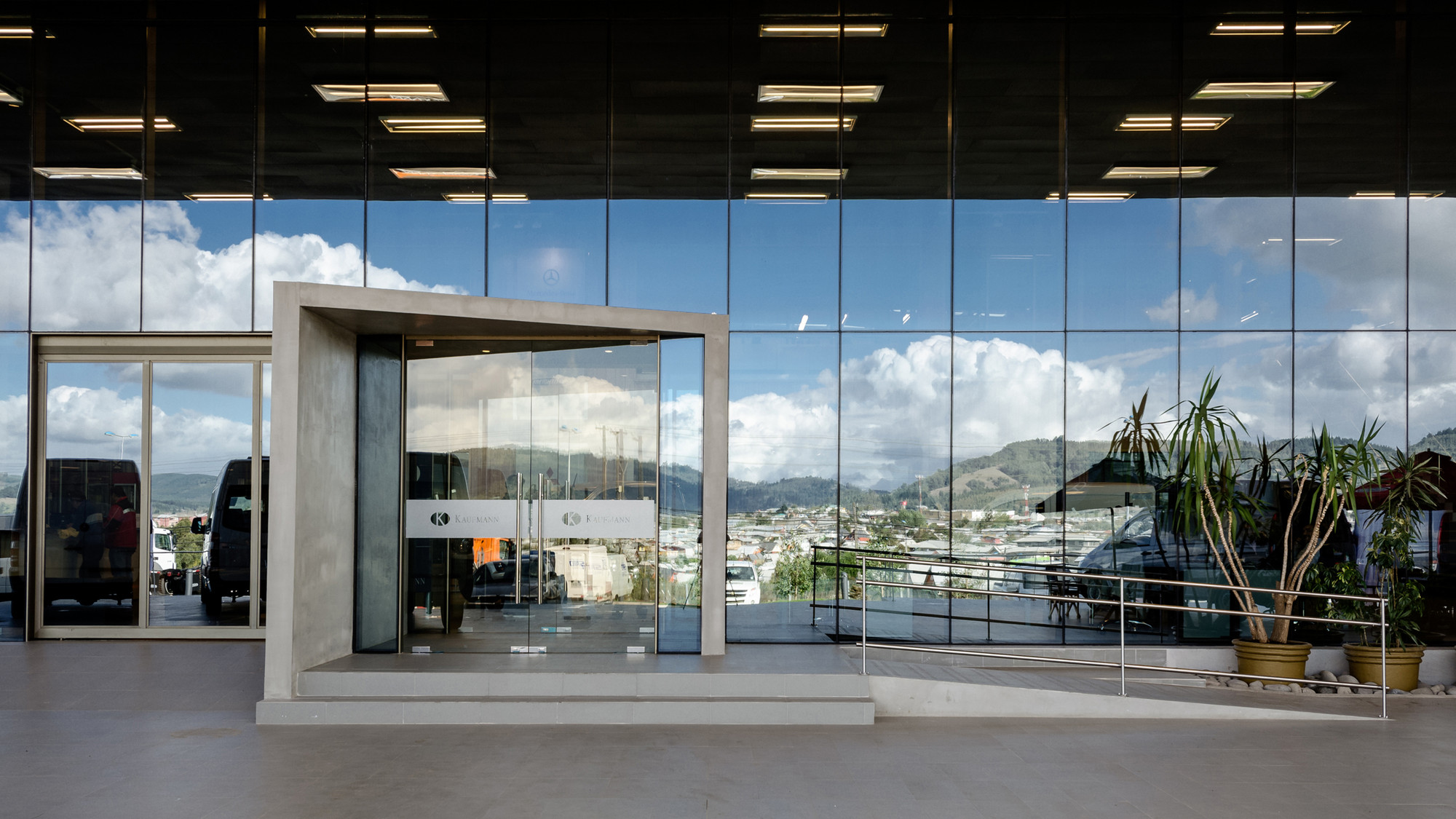 Galería de Kaufmann Temuco / B Schneider Arquitectos e Ingenieros - 3