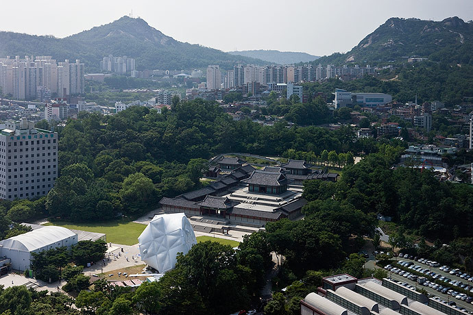 Galeria de 5 anos depois, uma retrospectiva sobre o Prada Transformer ...