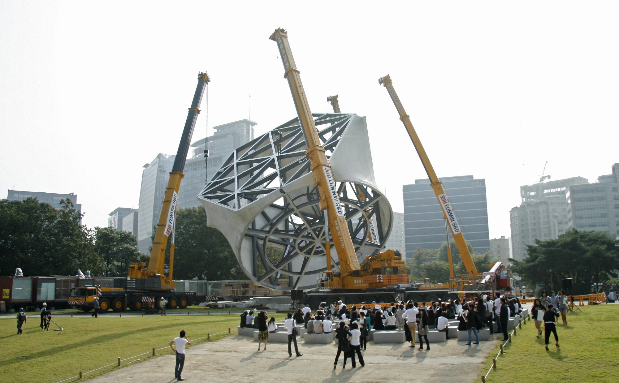 Gallery of 5 Years Later, A Look Back on OMA's Prada Transformer - 26