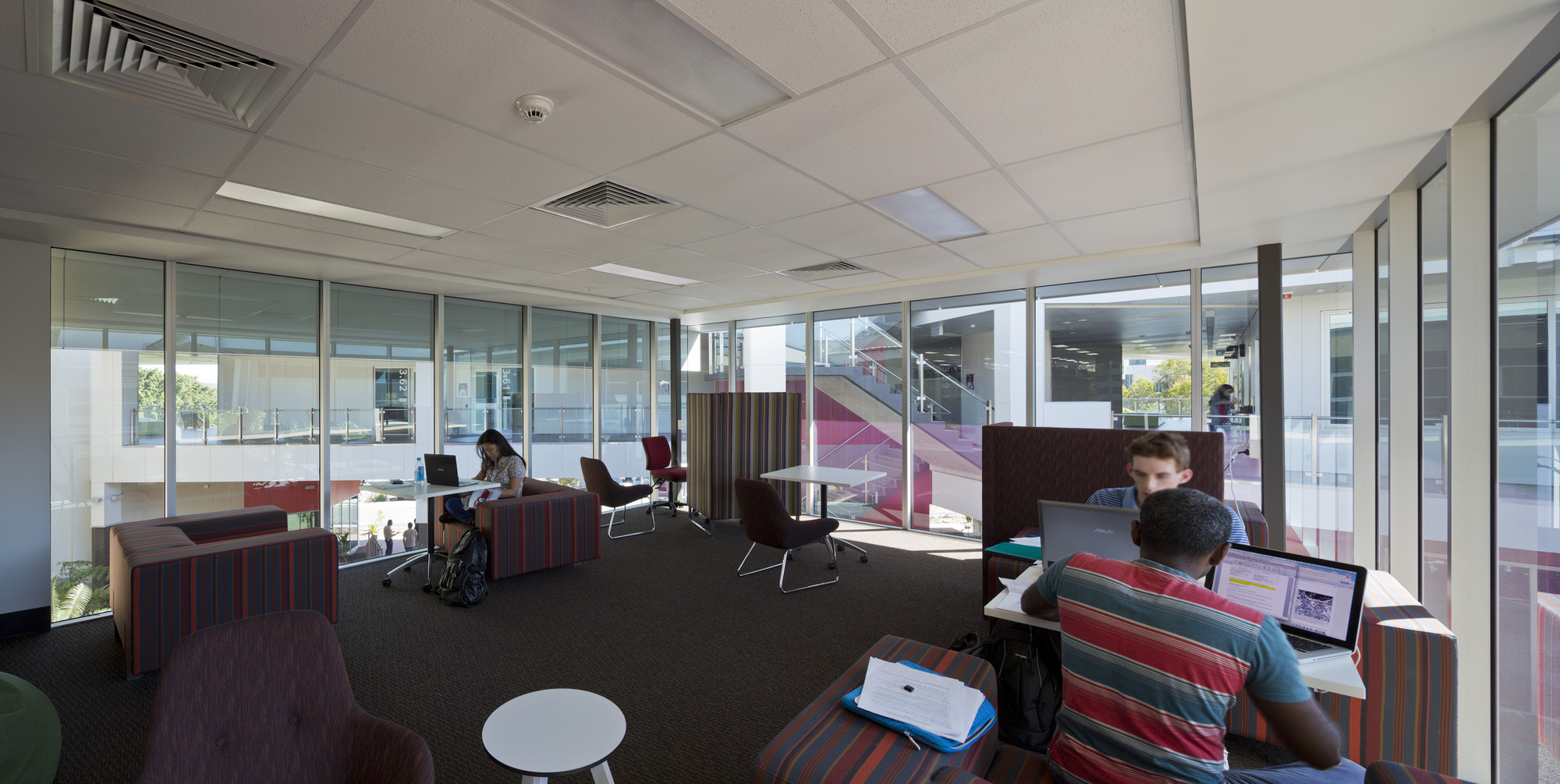 Gallery of Griffith University G11 Library / ThomsonAdsett - 8